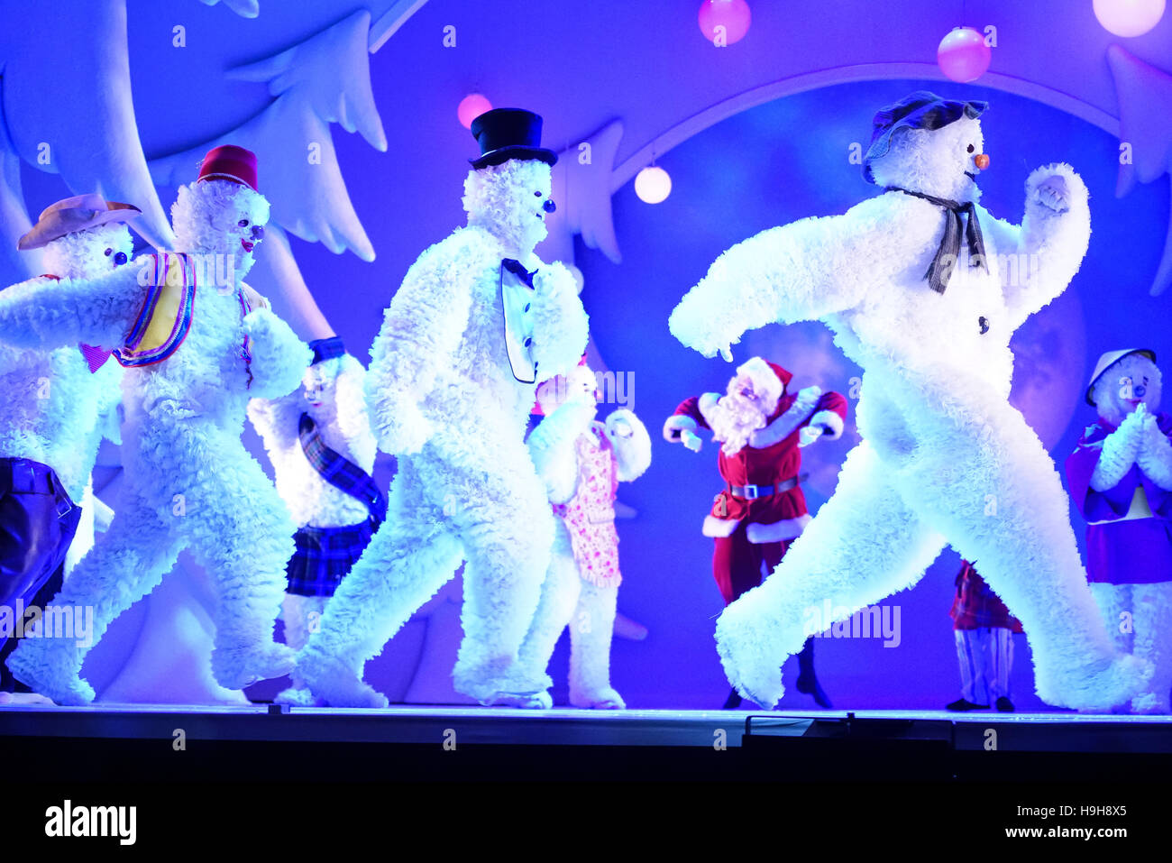 London, England, UK. 23rd Nov, 2016. Photocall: The Snowman returns to ...