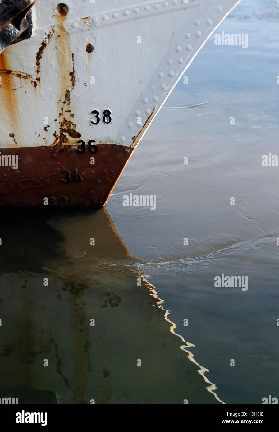 Greifswald, Germany. 24th Nov, 2016. The prow of the sailing training ...