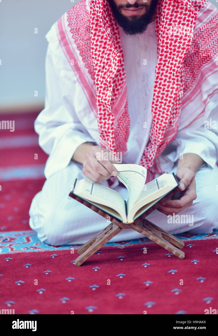 Muslim Arabic man praying Stock Photo - Alamy