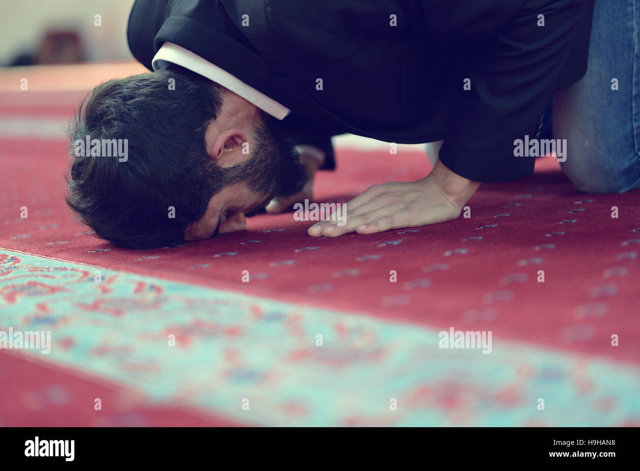 Muslim Arabic man praying Stock Photo - Alamy
