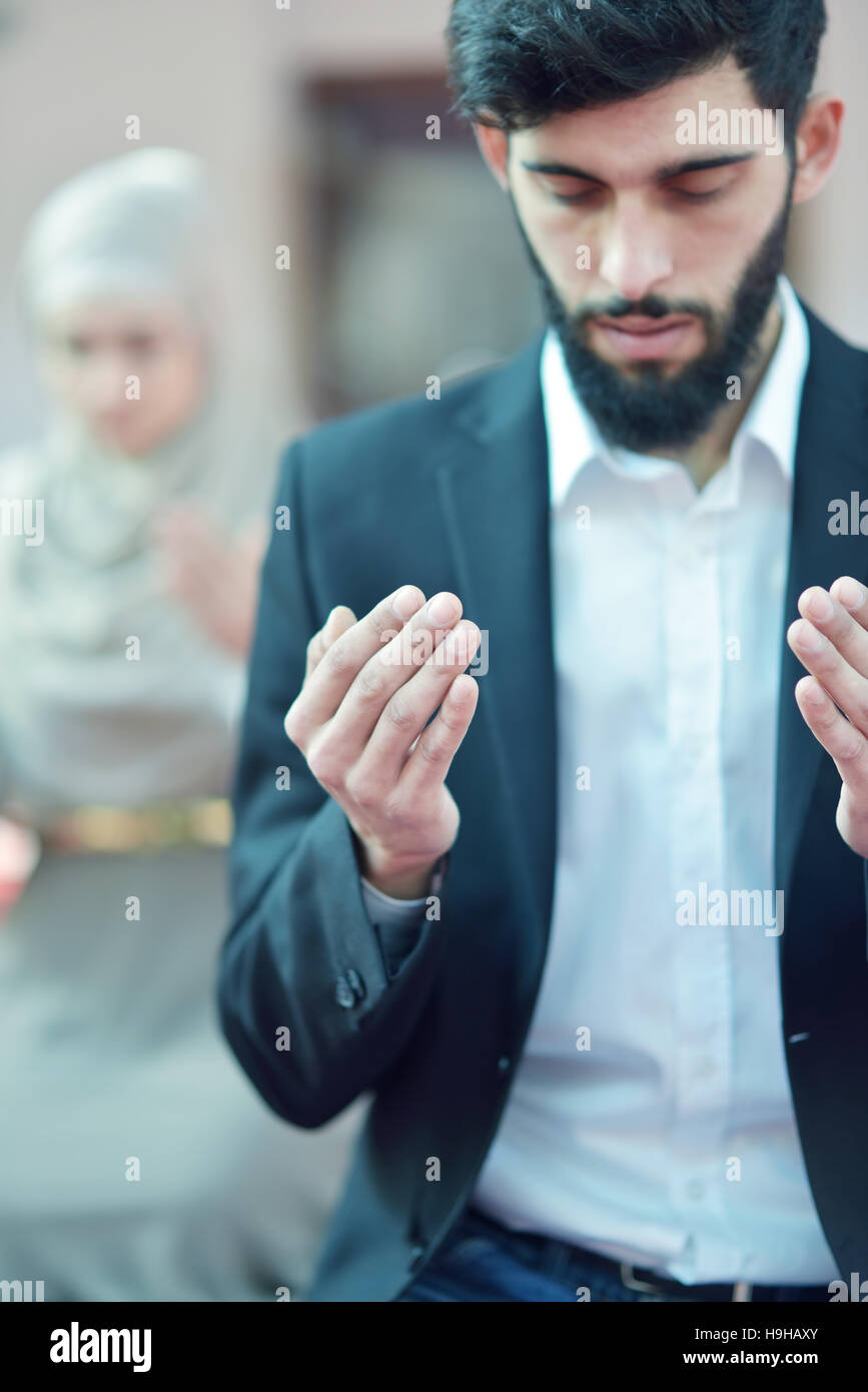 White muslim beard hi-res stock photography and images - Alamy