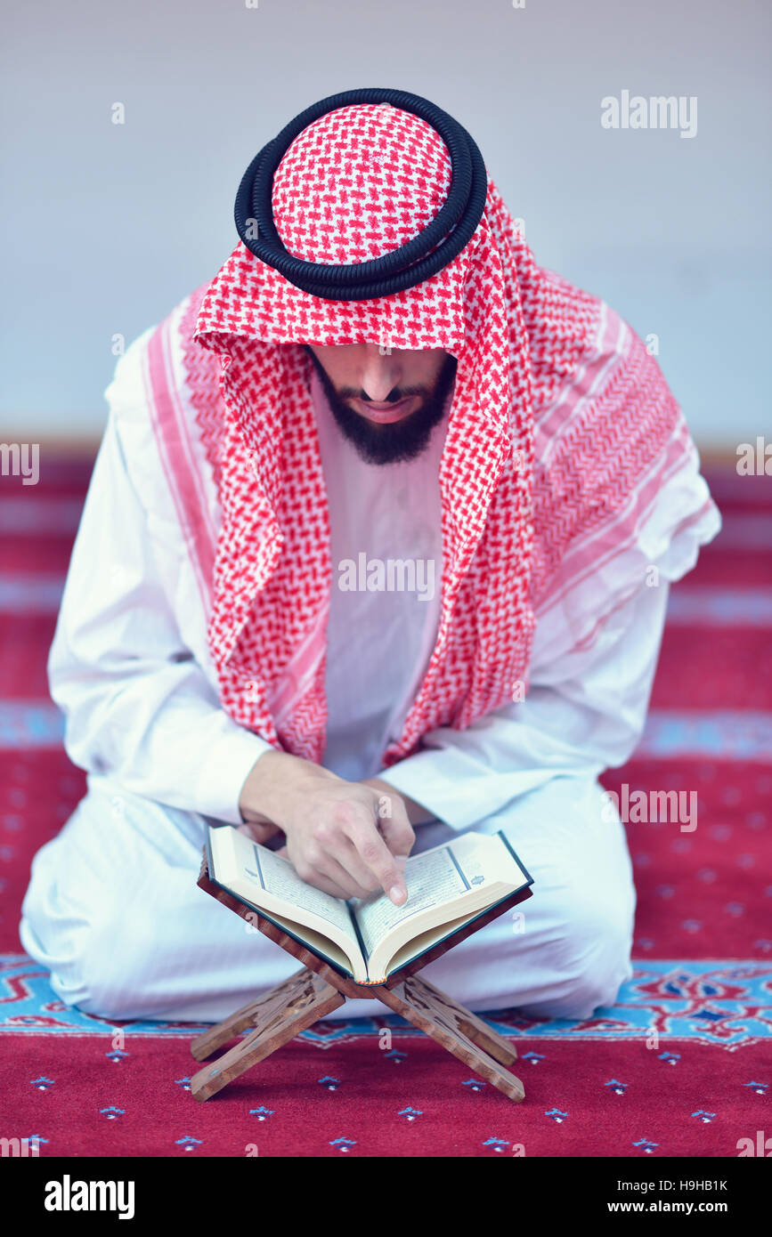 Muslim arabic hi-res stock photography and images - Alamy
