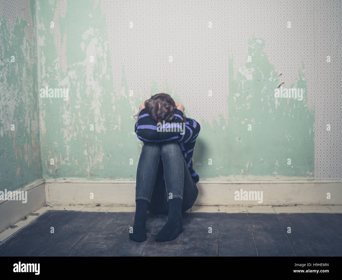 Woman crying alone dark room hi-res stock photography and images - Alamy