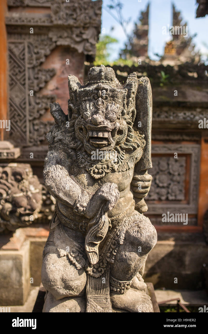 Demon statue hi-res stock photography and images - Alamy