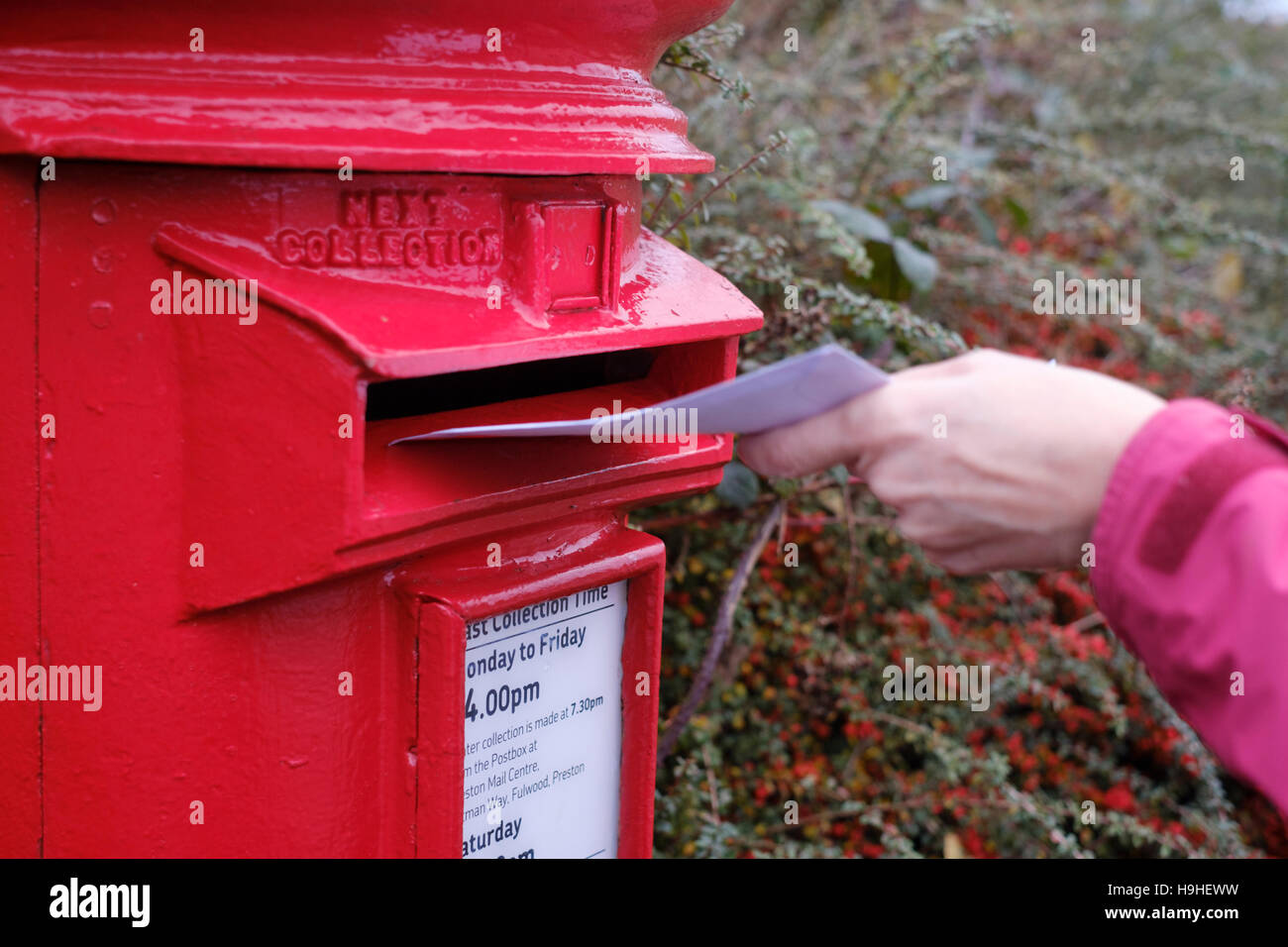 Mailing a letter hi-res stock photography and images - Alamy