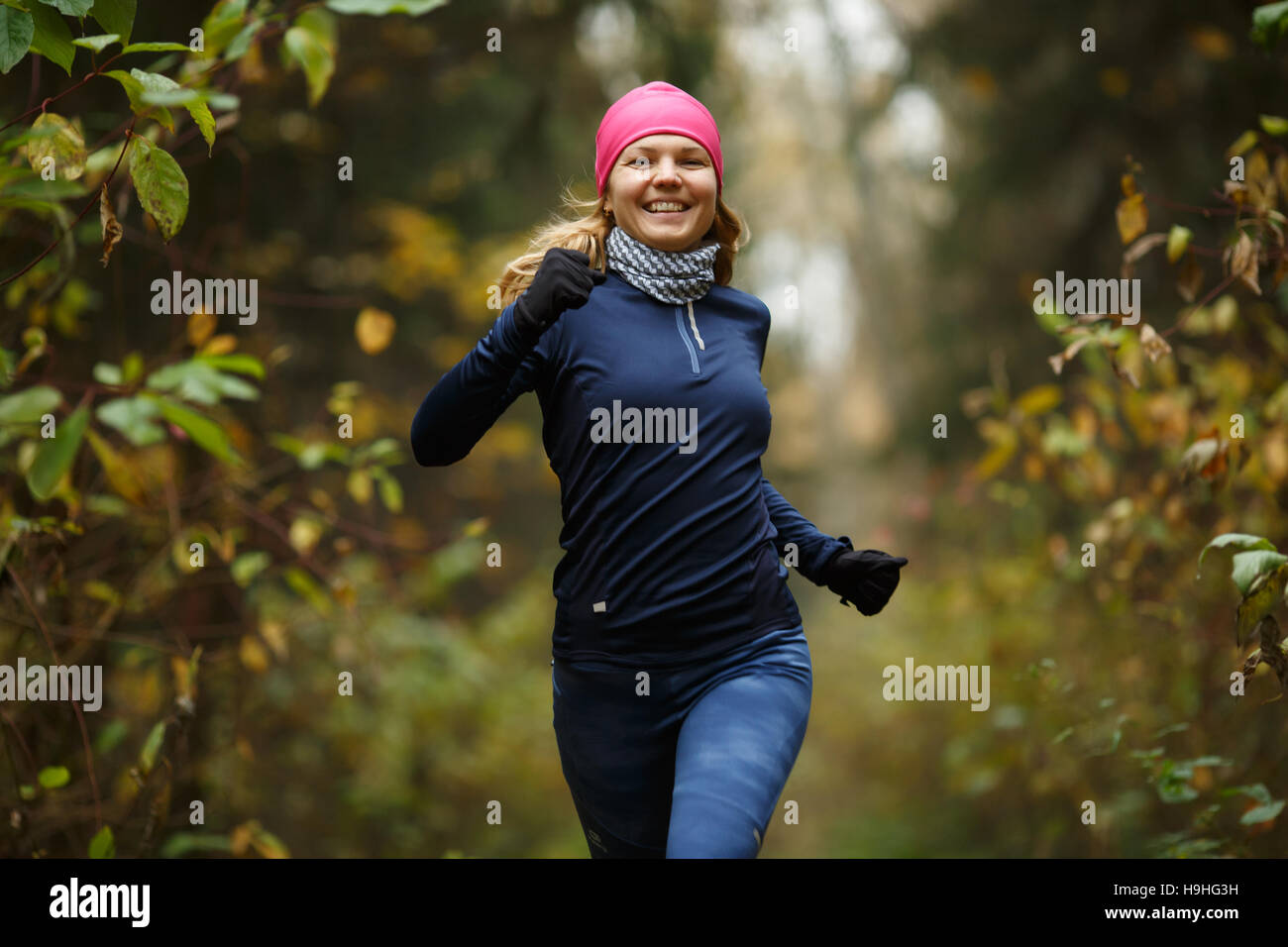 Blonde woman running in morning Stock Photo - Alamy