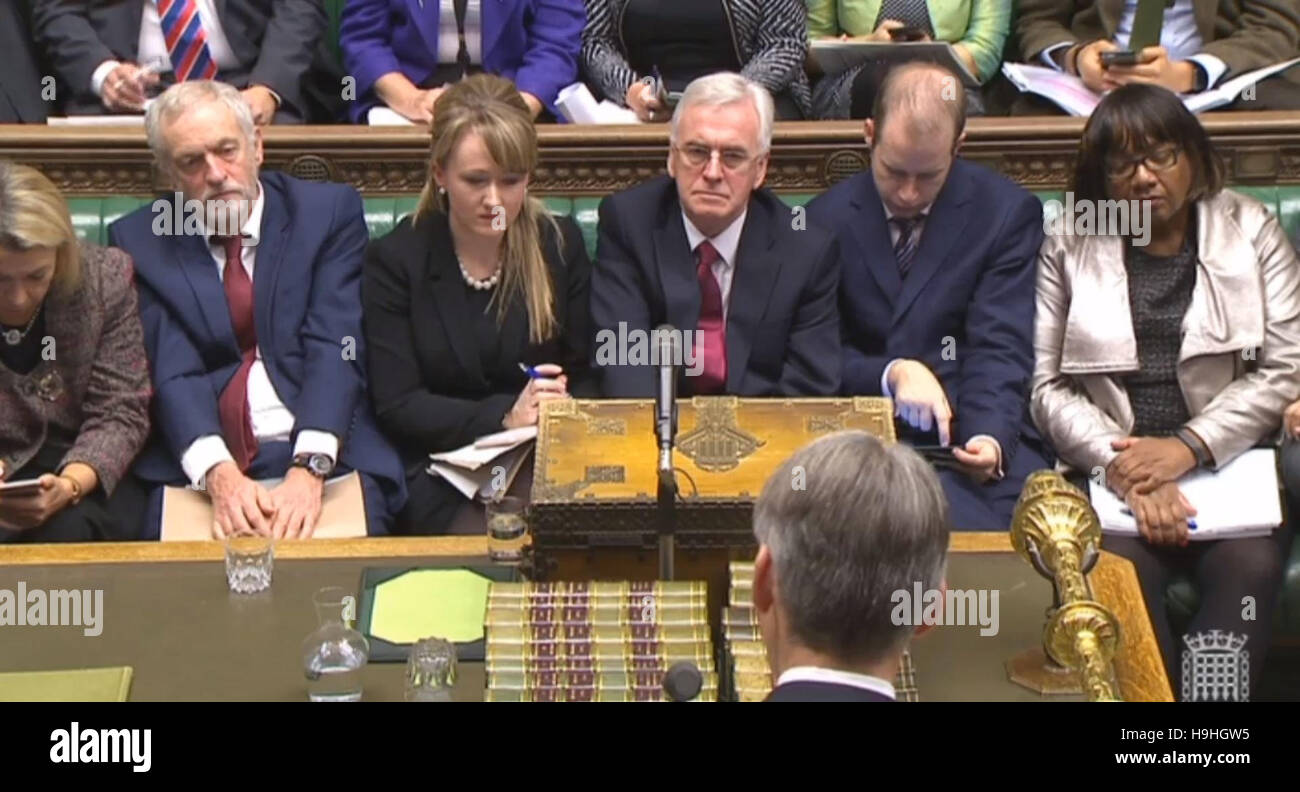 Bench in front of house hi-res stock photography and images - Alamy