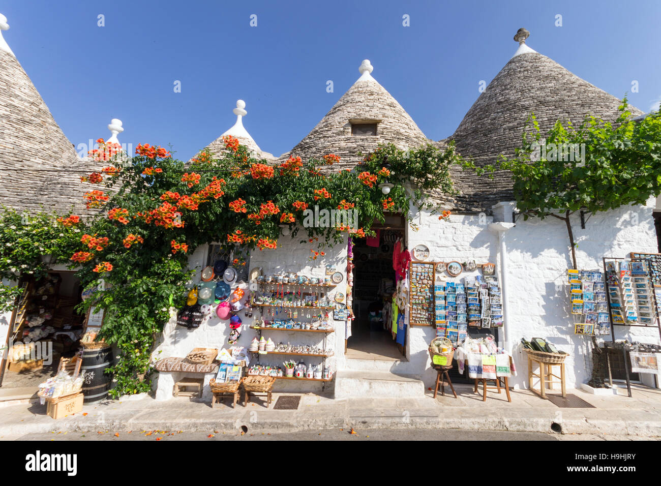 Italy apulia alberobello souvenir hi-res stock photography and images ...