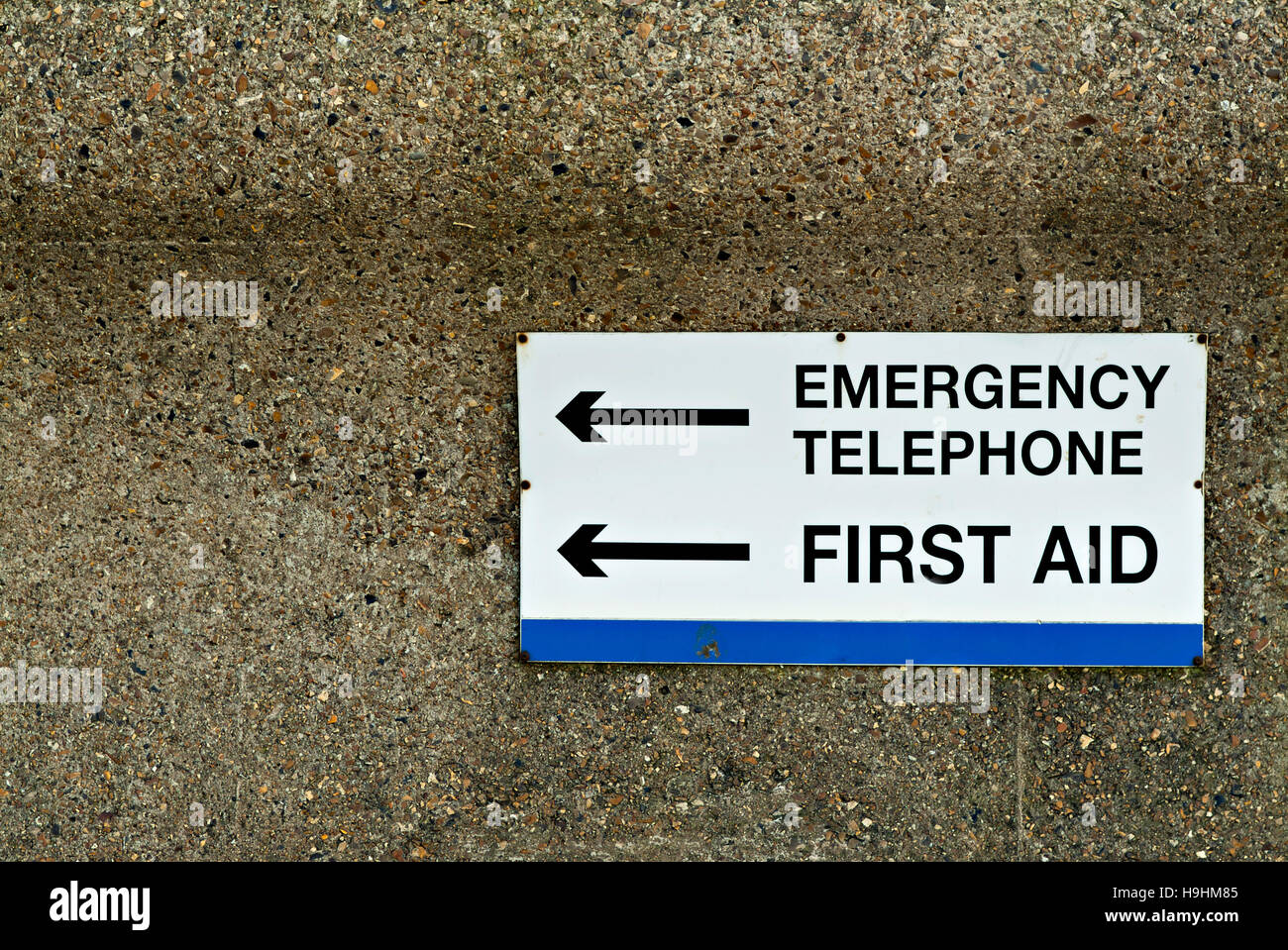 Emergency telephone sign hi-res stock photography and images - Alamy