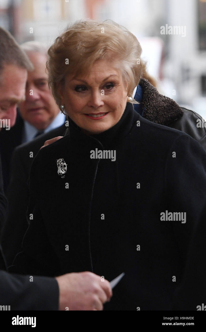 Angela rippon arriving grosvenor chapel hi-res stock photography and ...