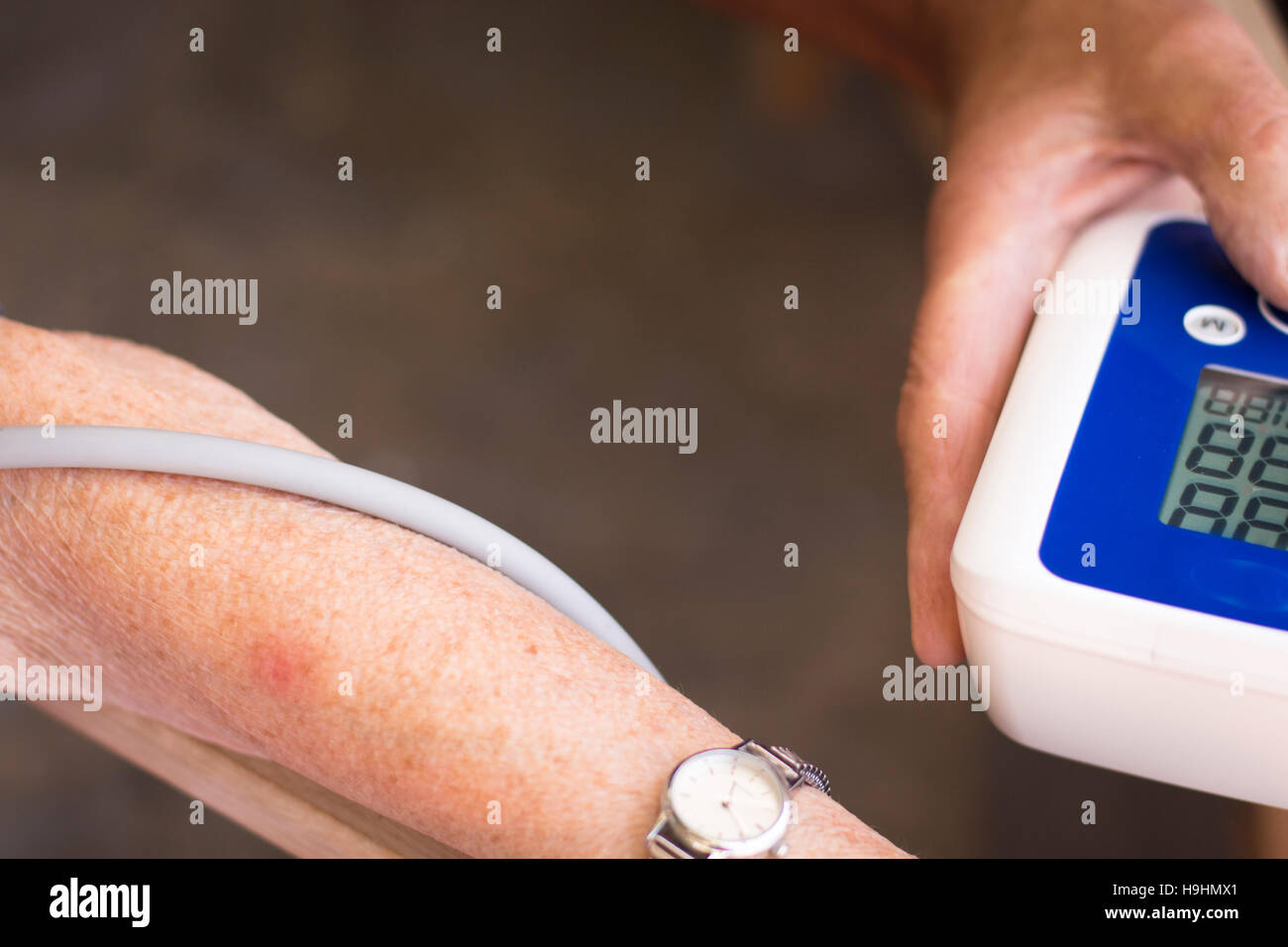 Cardiac blood pressure and irregular heart beat pulse rate meter to ...