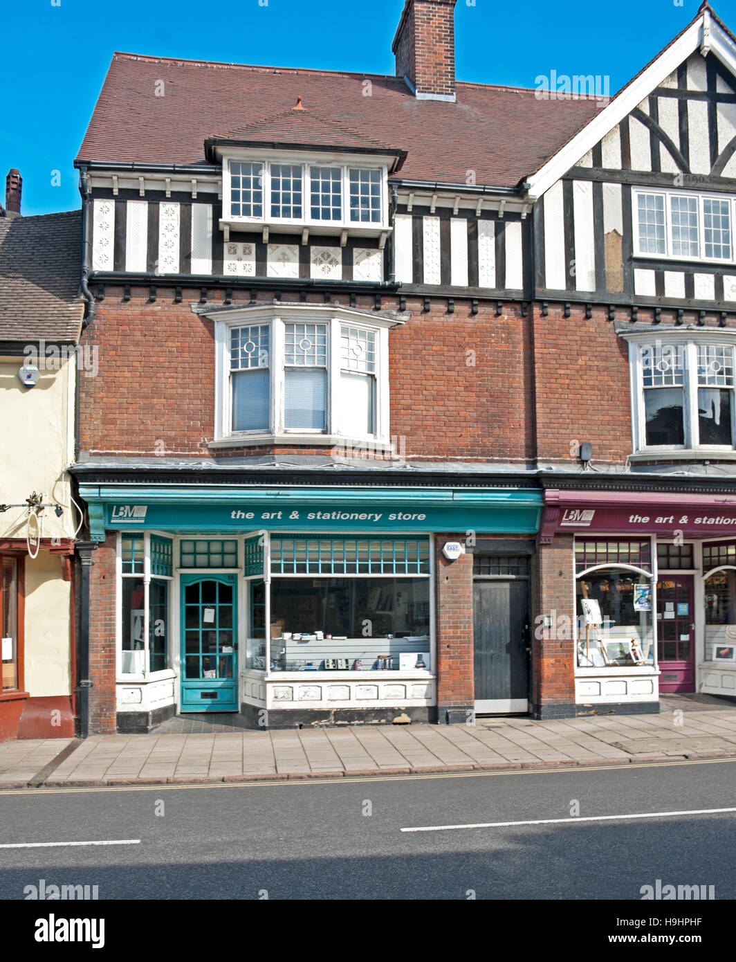 Hitchin hertfordshire high street hi-res stock photography and images ...