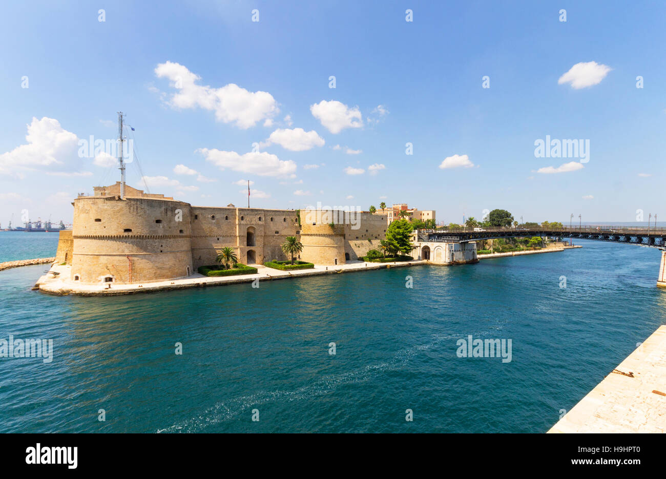 Italy, Apulia, Taranto, Aragonese Castle and swing bridge Stock Photo ...