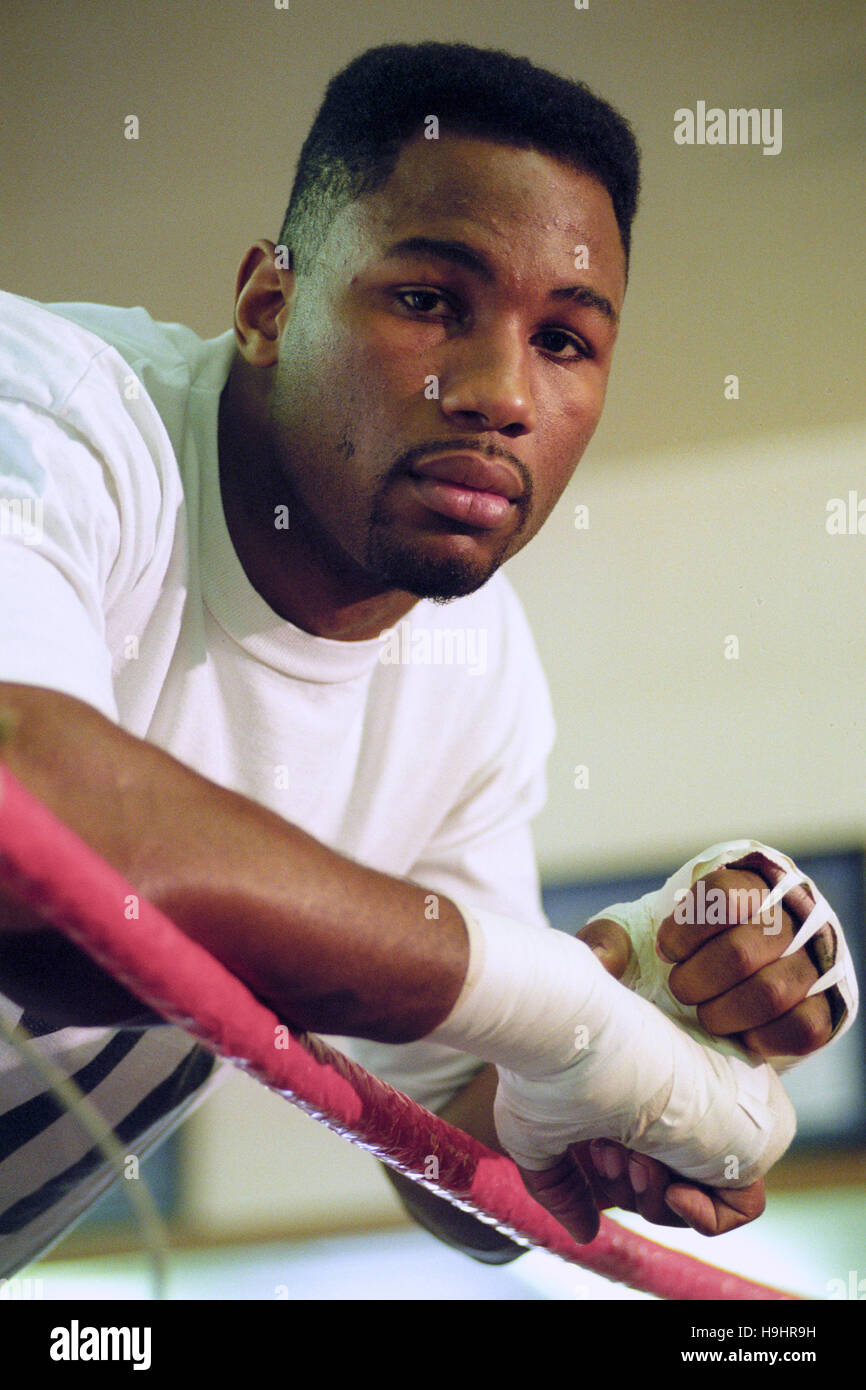 Heavyweight boxer Lennox Lewis at the Henry Cooper Gym in London Stock ...