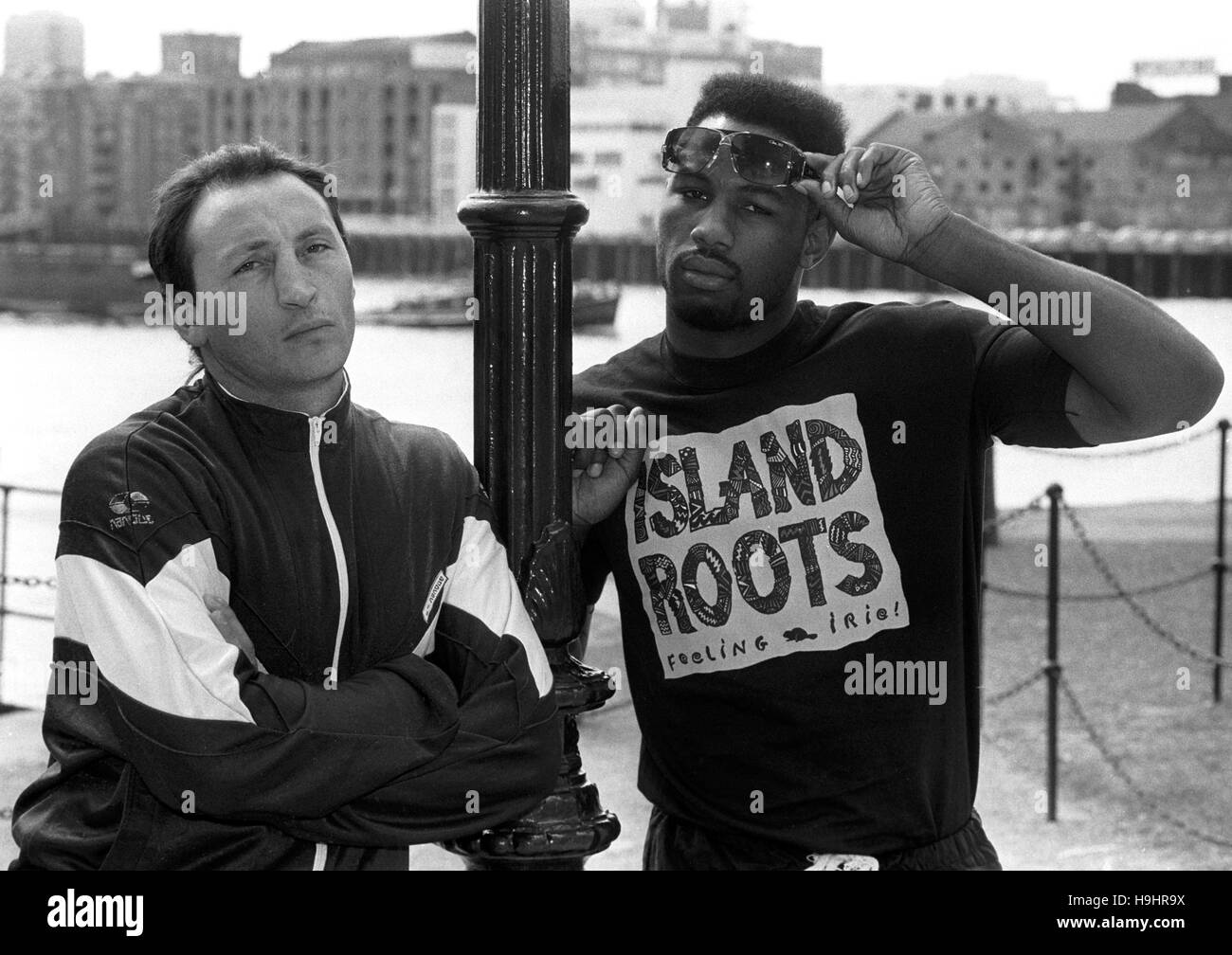 British heavyweight boxer Lennox Lewis (r) meets his Argentinian ...