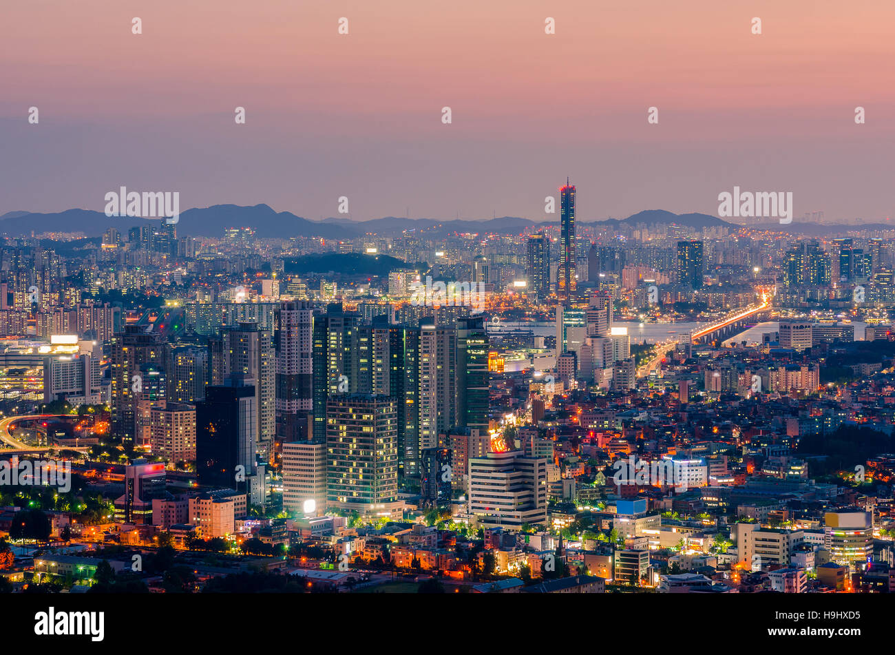 Sunset at seoul city and Downtown skyline in Seoul, South Korea Stock ...