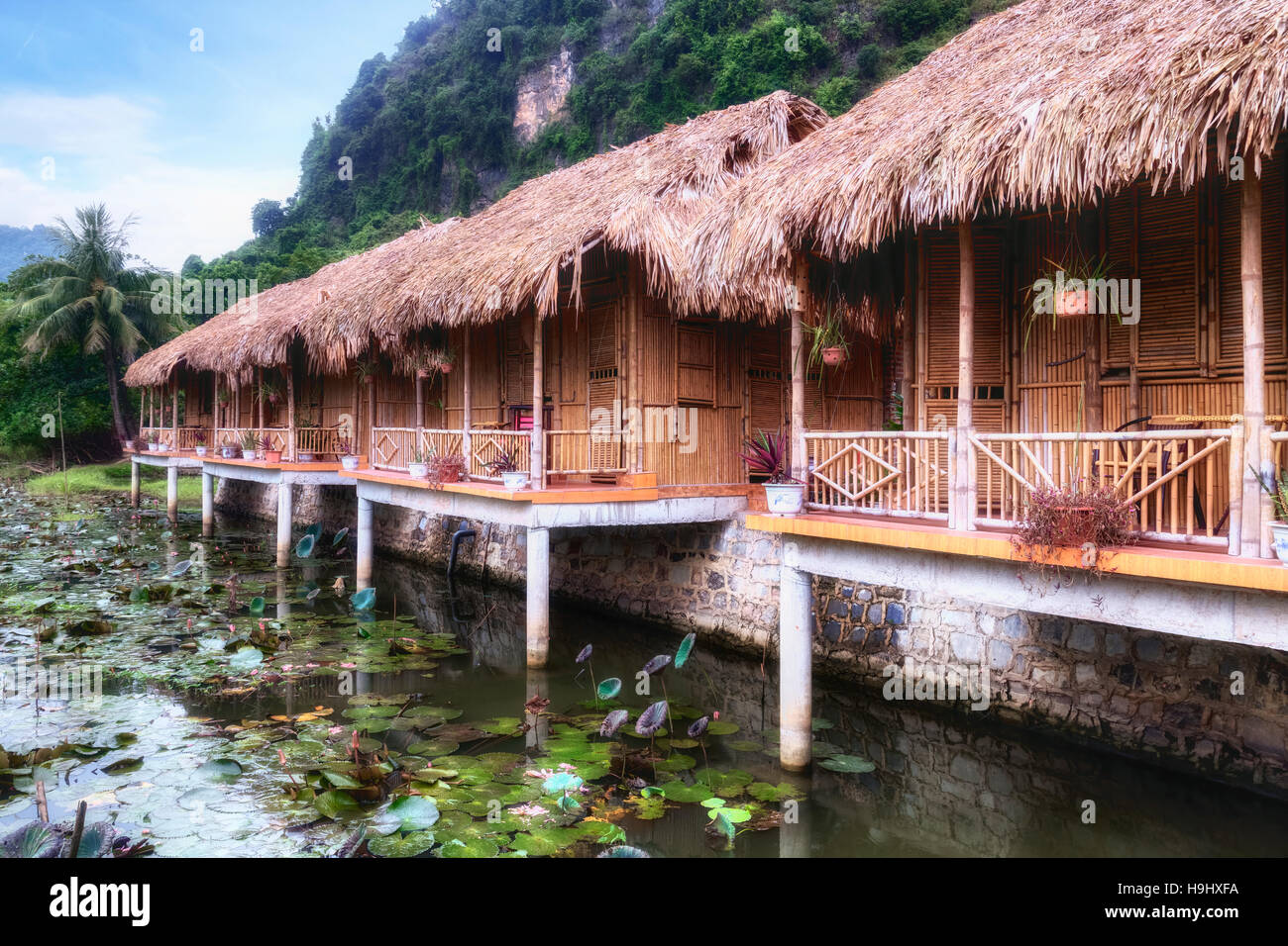 Bamboo huts hi-res stock photography and images - Alamy