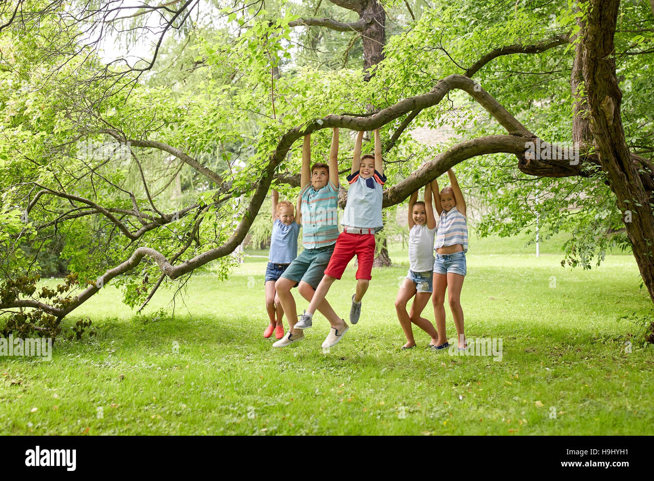 Happy tree friends hi-res stock photography and images - Alamy