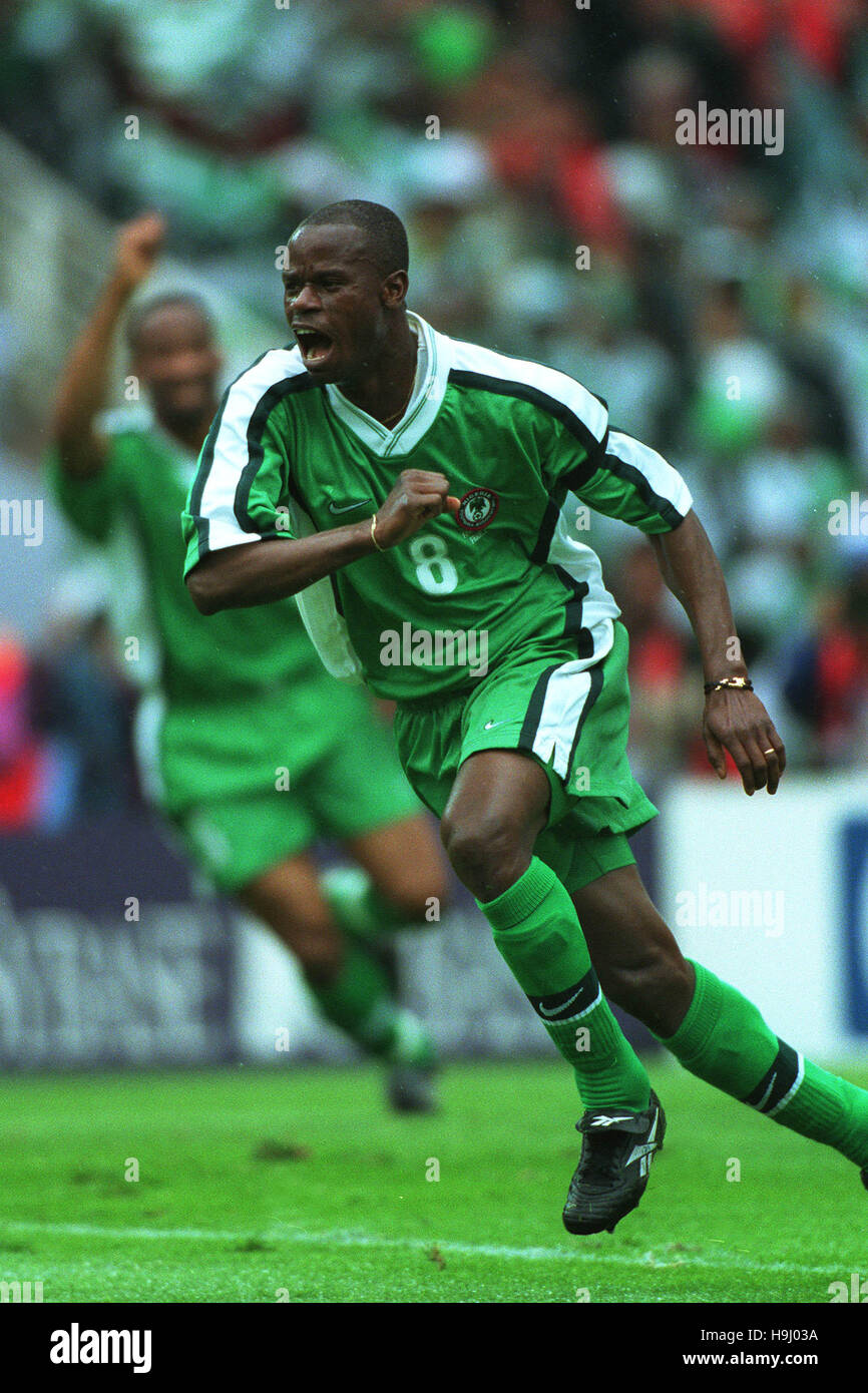 MUTIU ADEPOJU NIGERIA & REAL SOCIEDAD 17 June 1998 Stock Photo - Alamy