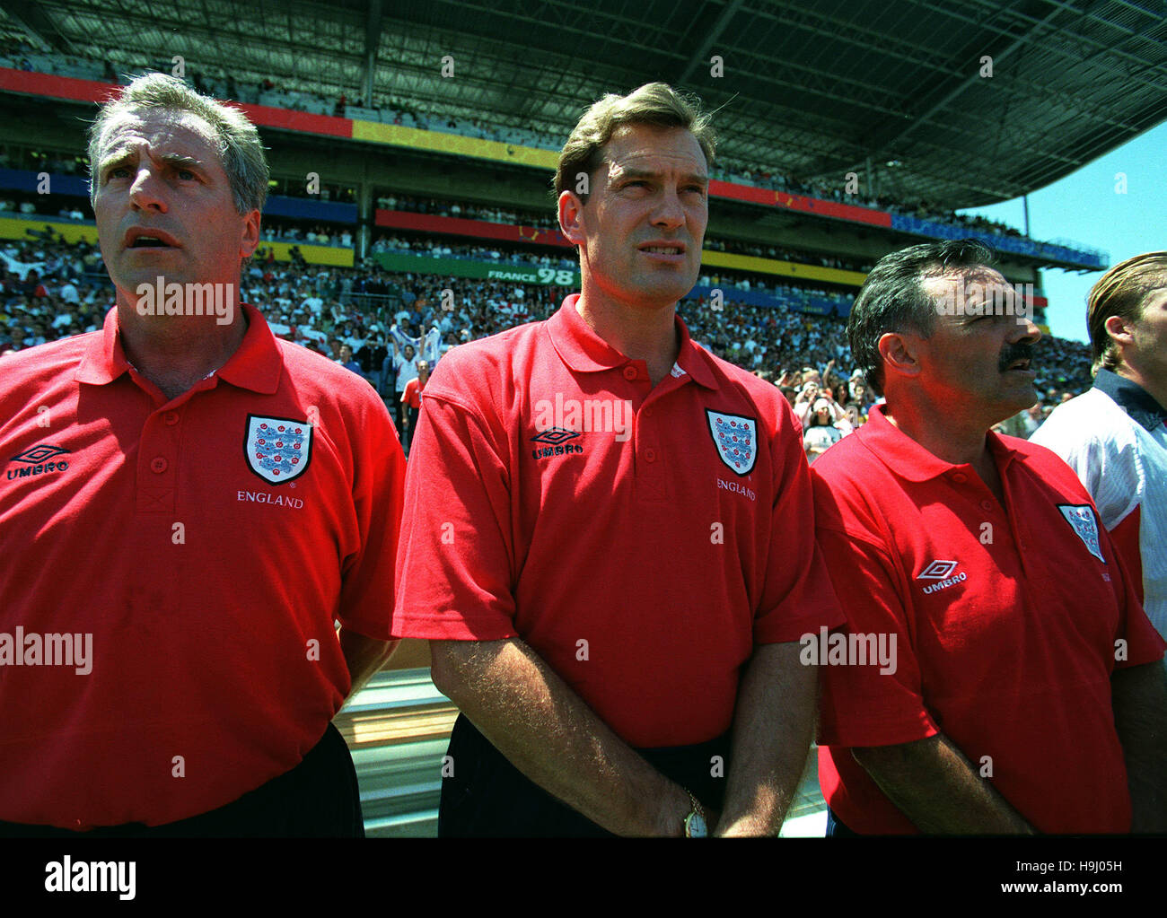 GLENN HODDLE GORMAN CLEMENCE ENGLAND V TUNISIA 17 June 1998 Stock Photo ...