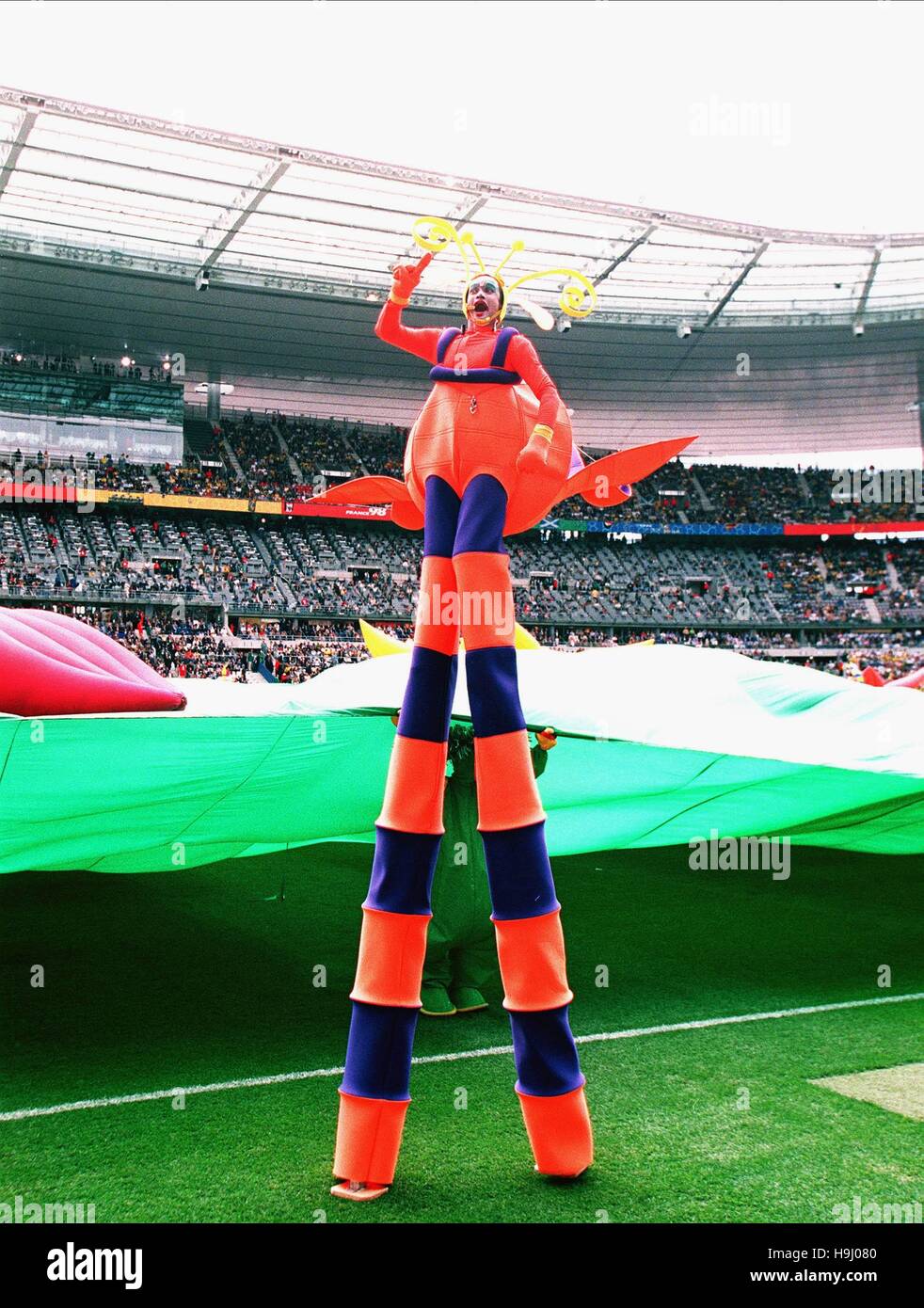 WORLD CUP OPENING CEREMONY WORLD CUP FRANCE 98 18 June 1998 Stock Photo ...