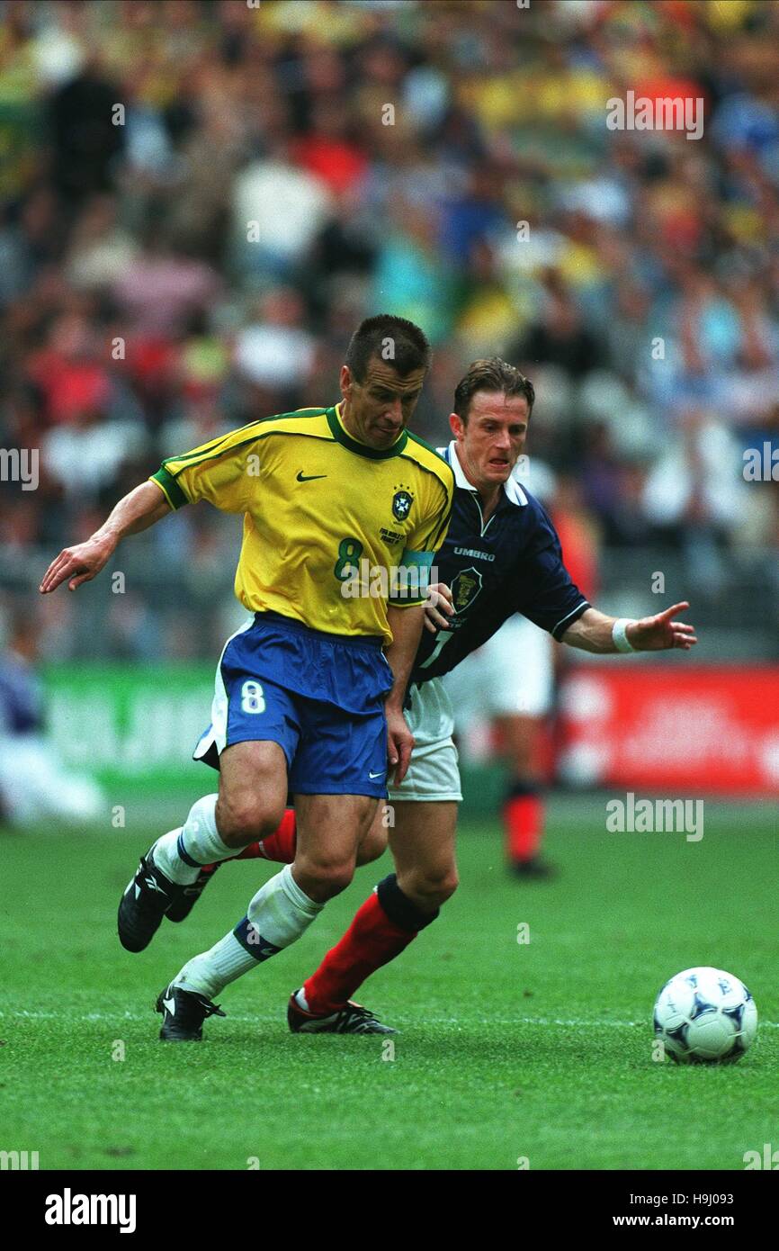 CARLOS DUNGA & TOMMY BOYD BRAZIL V SCOTLAND 10 June 1998 Stock Photo - Alamy