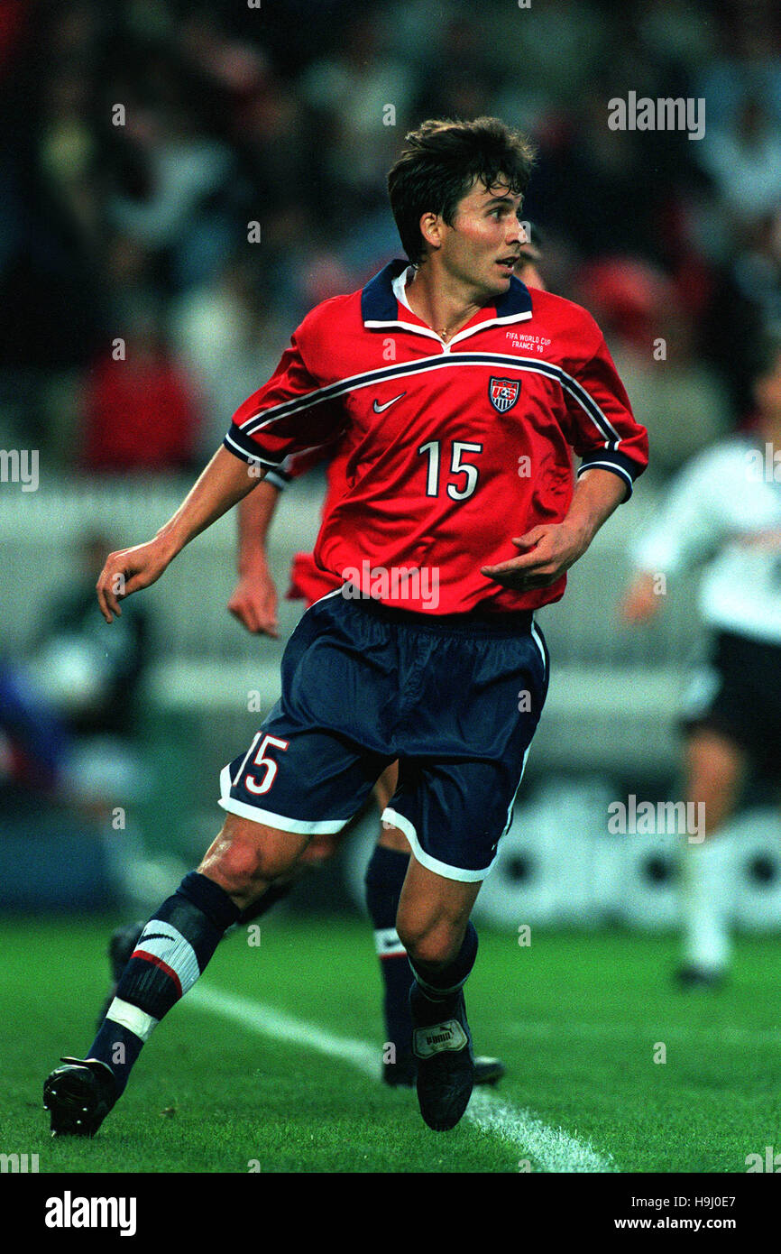 CHAD DEERING USA & VFL WOLFSBURG 22 June 1998 Stock Photo - Alamy