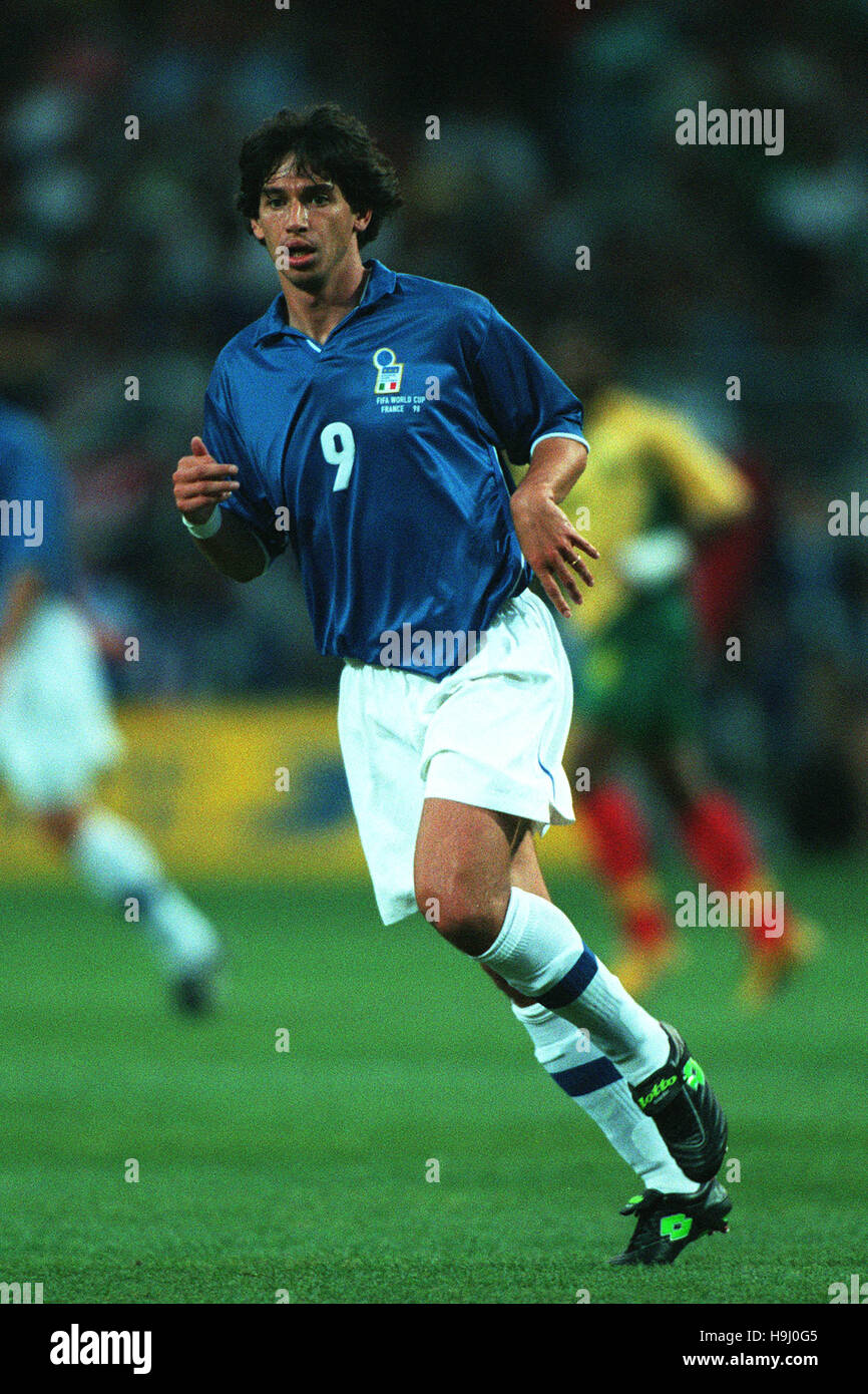 DEMETRIO ALBERTINI ITALY & AC MILAN FC 22 June 1998 Stock Photo - Alamy