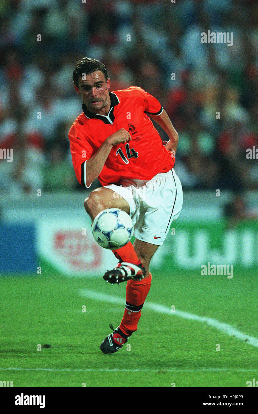 MARC OVERMARS HOLLAND & ARSENAL FC 25 June 1998 Stock Photo - Alamy