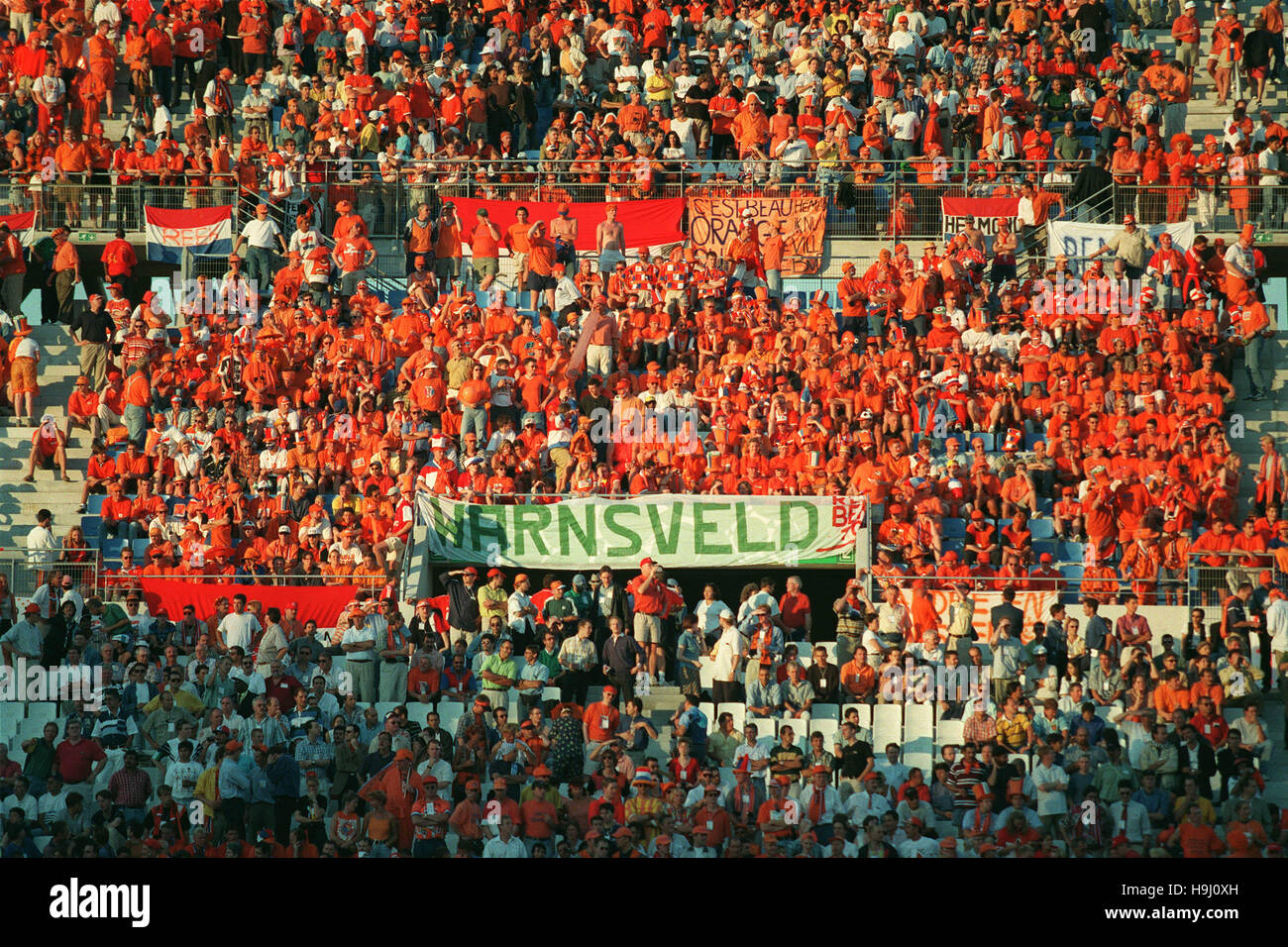HOLLAND FANS FOOTBALL FANS WORLD CUP 98 25 June 1998 Stock Photo - Alamy