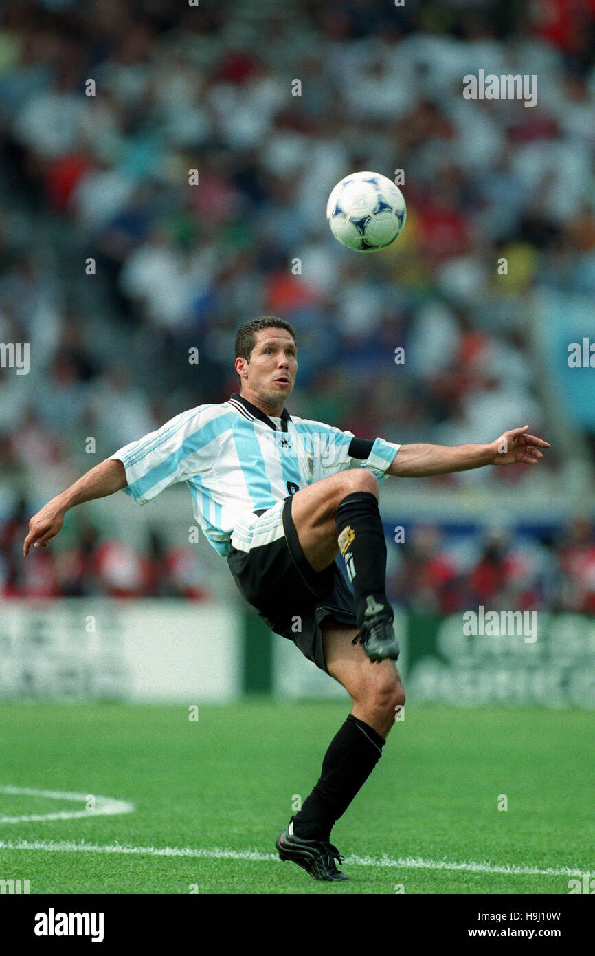 DIEGO SIMEONE ARGENTINA & INTER MILAN FC 25 June 1998 Stock Photo - Alamy