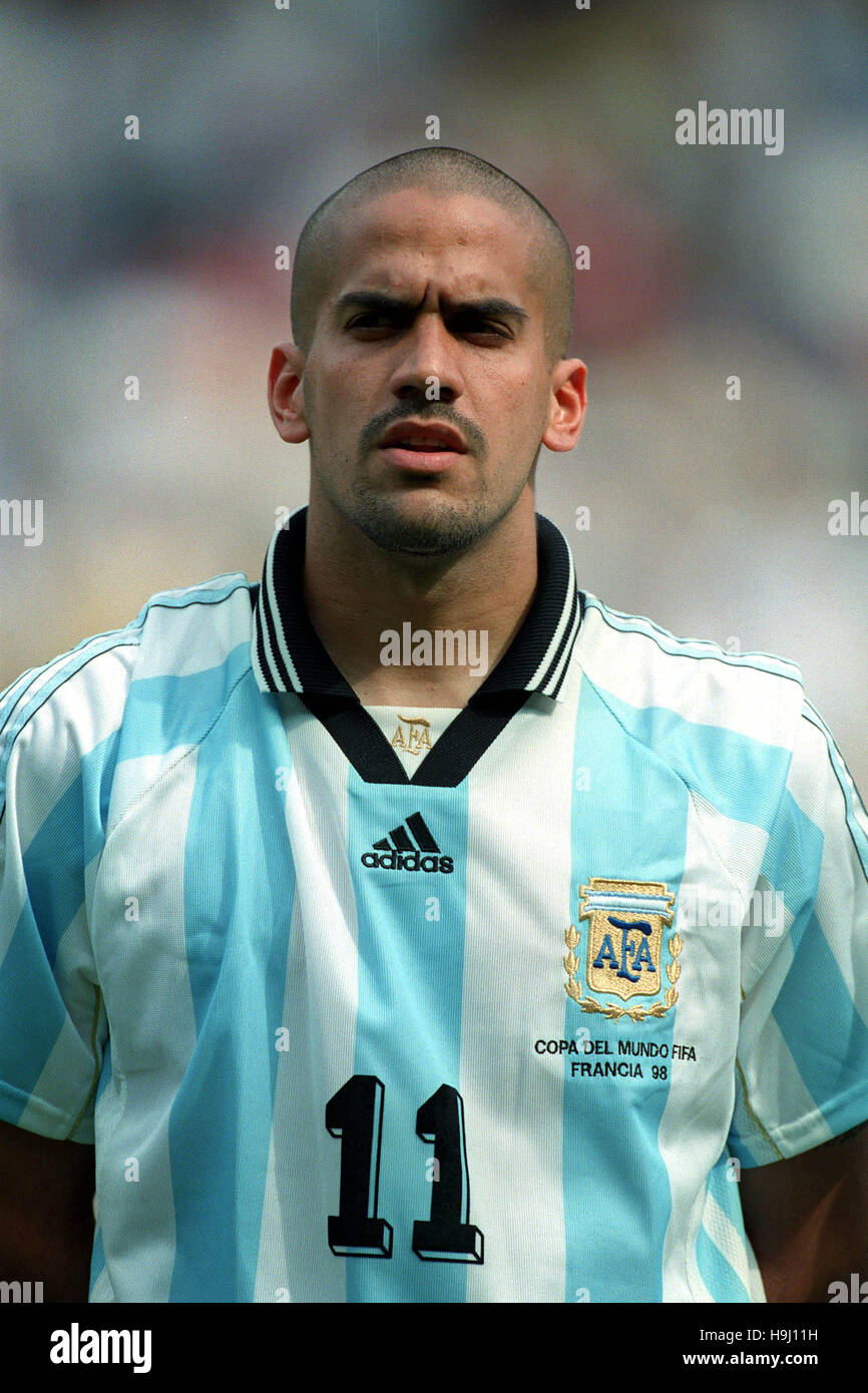 JUAN VERON ARGENTINA & SAMPDORIA 25 June 1998 Stock Photo - Alamy