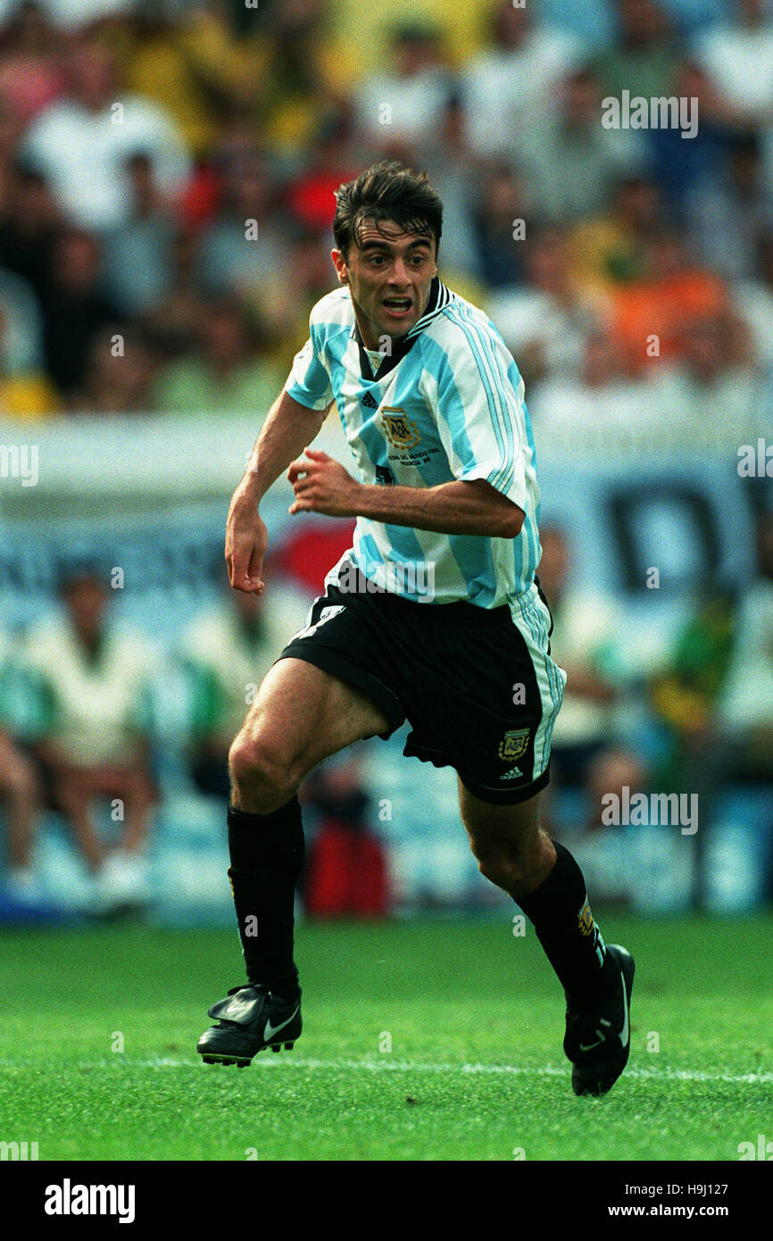 CLAUDIO LOPEZ ARGENTINA & VALENICIA 25 June 1998 Stock Photo - Alamy
