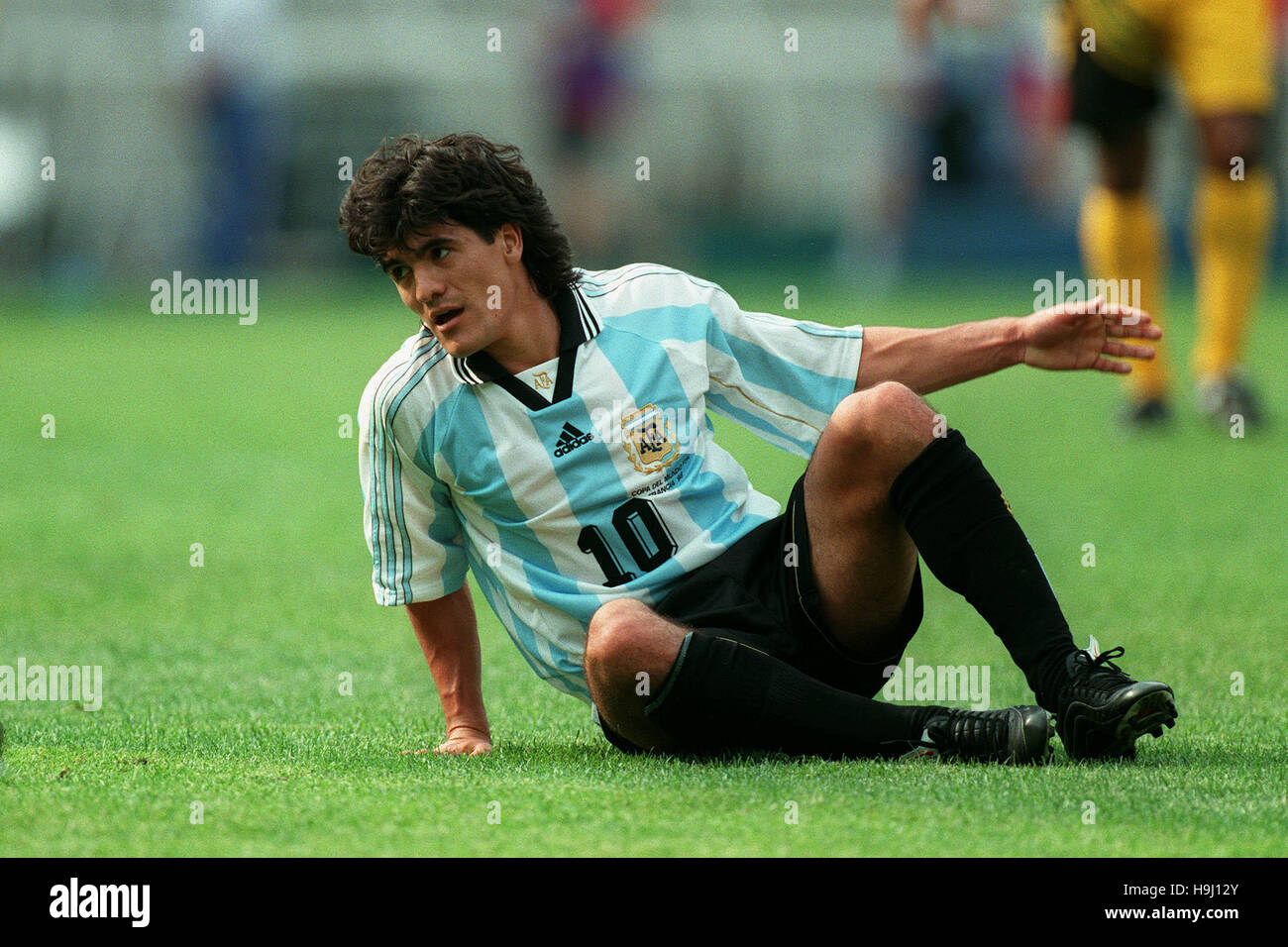ARIEL ORTEGA ARGENTINA & VALENCIA 25 June 1998 Stock Photo - Alamy