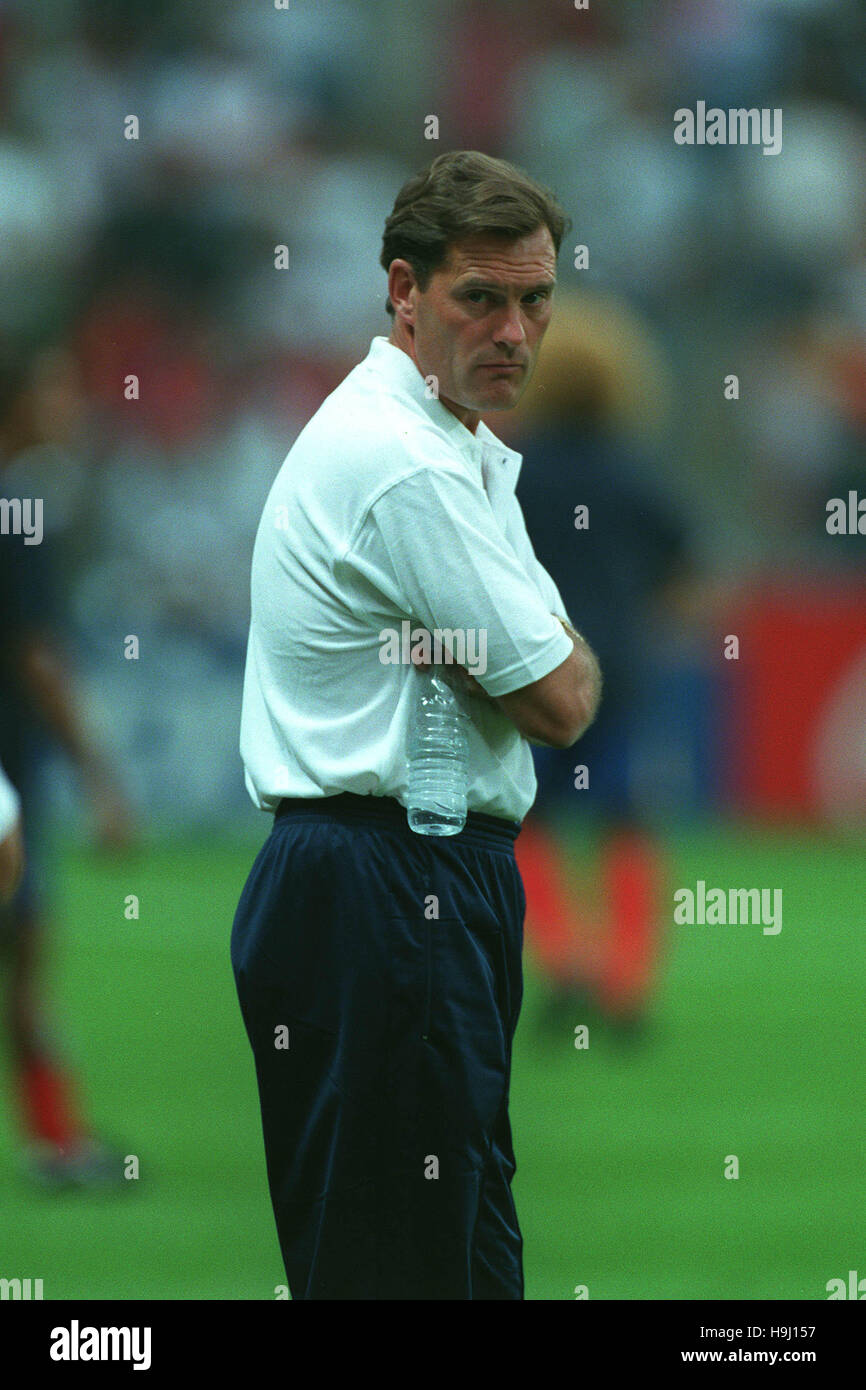 GLENN HODDLE ENGLAND MANAGER 29 June 1998 Stock Photo - Alamy