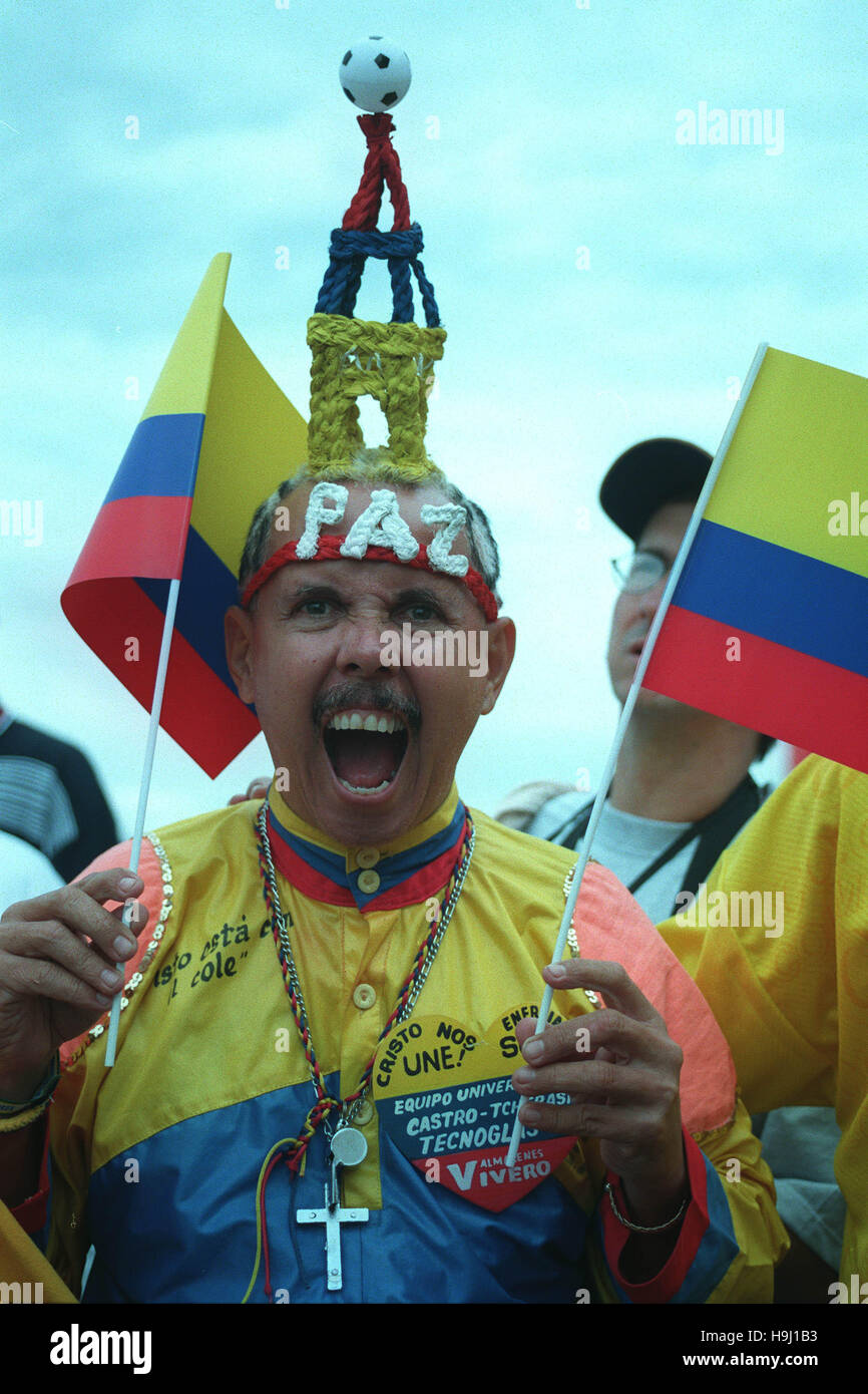 COLUMBIA FAN FOOTBALL FAN WORLD CUP 98 30 June 1998 Stock Photo - Alamy