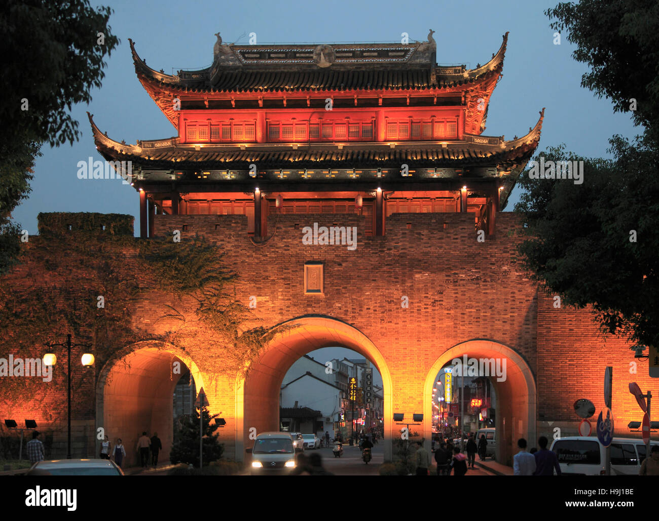 China town gate hi-res stock photography and images - Alamy