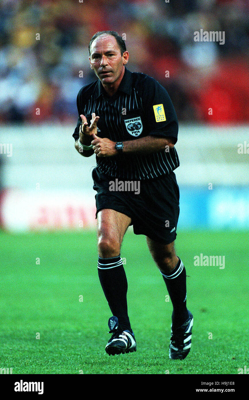 MARC BATTA REFEREE WORLD CUP 98 30 June 1998 Stock Photo - Alamy