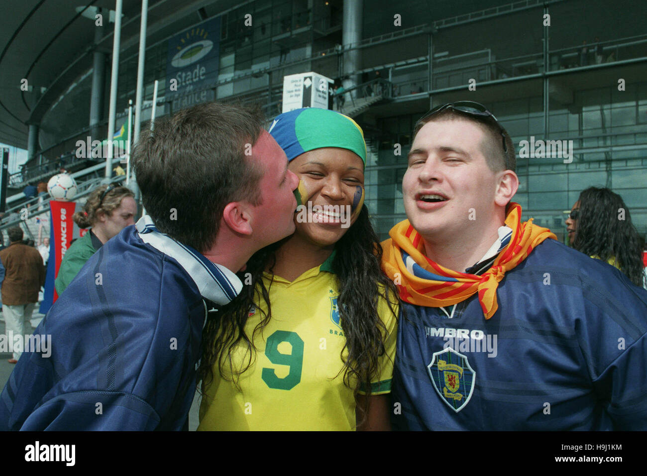 SCOTLAND & BRAZIL FANS BRAZIL V SCOTLAND 10 June 1998 Stock Photo - Alamy