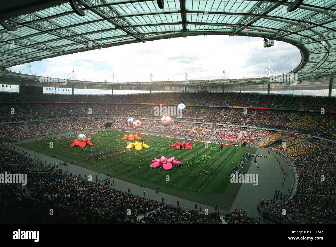 STADE DE FRANCE CEREMONY BRAZIL V SCOTLAND 10 June 1998 Stock Photo - Alamy