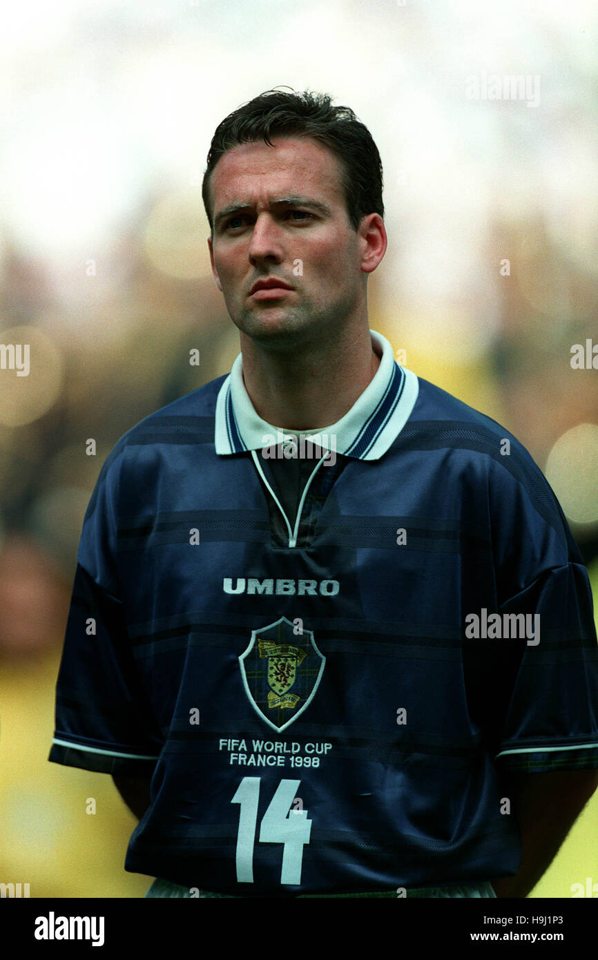 PAUL LAMBERT SCOTLAND & CELTIC FC 10 June 1998 Stock Photo - Alamy