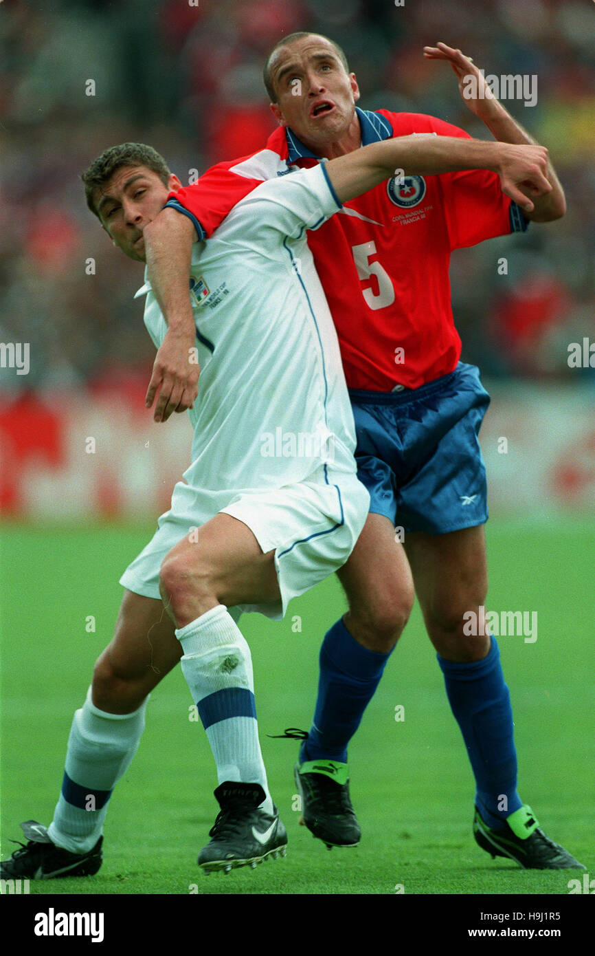 CHRISTIAN VIERI JAVIER MARGAS ITALY V CHILE 16 June 1998 Stock Photo ...