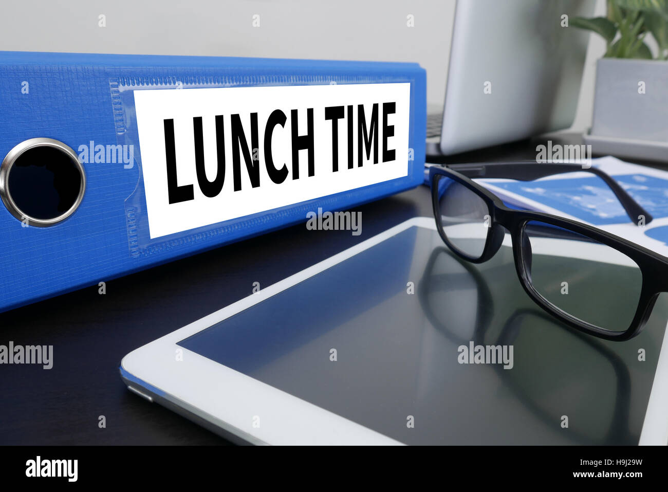 Break time written hi-res stock photography and images - Alamy