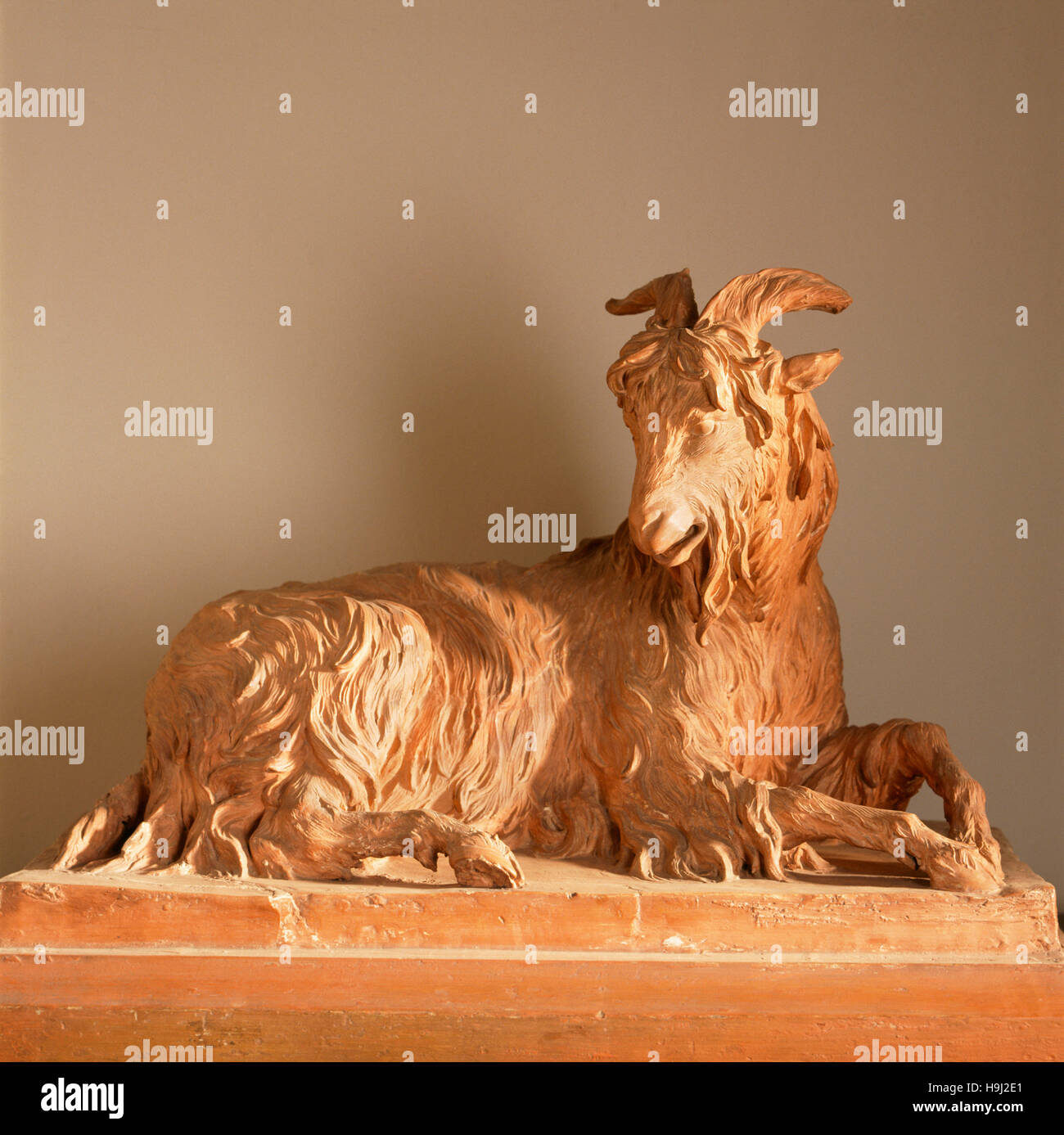 Plaster statue hi-res stock photography and images - Alamy