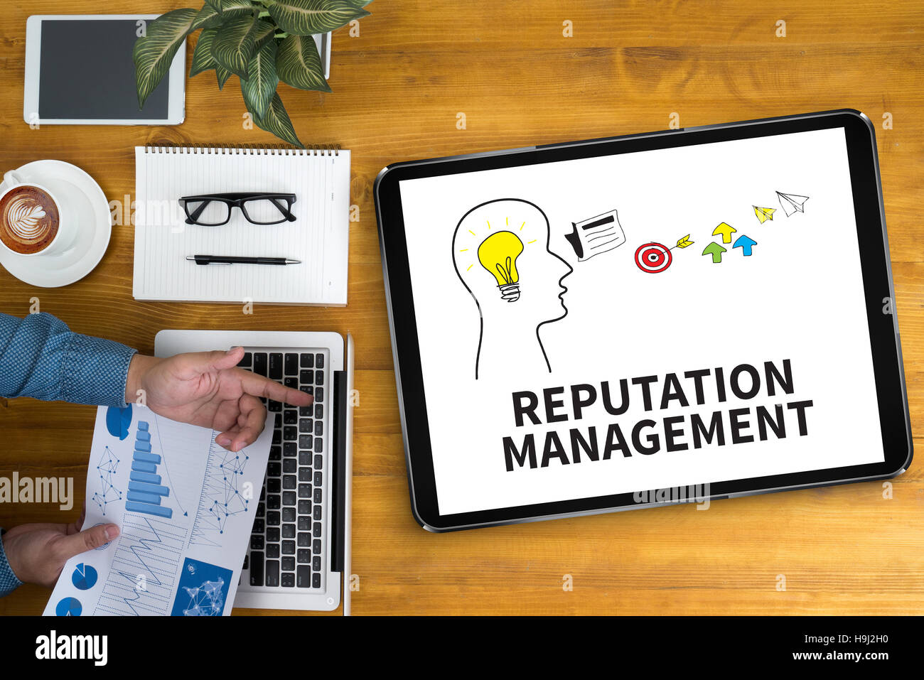 Social tweed hi-res stock photography and images - Alamy