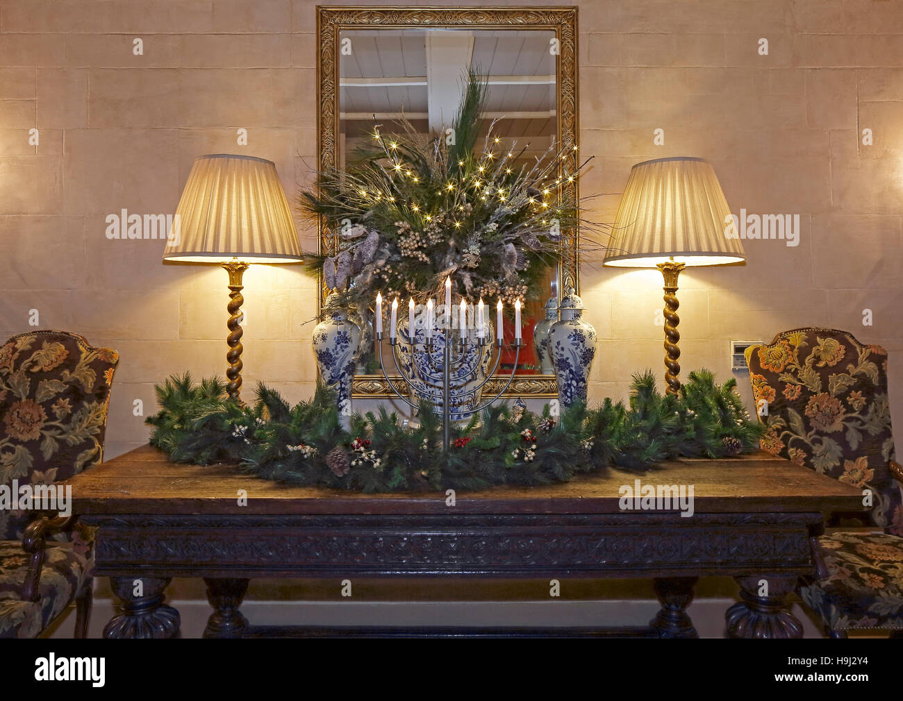 Porcelain with decorations hi-res stock photography and images - Alamy