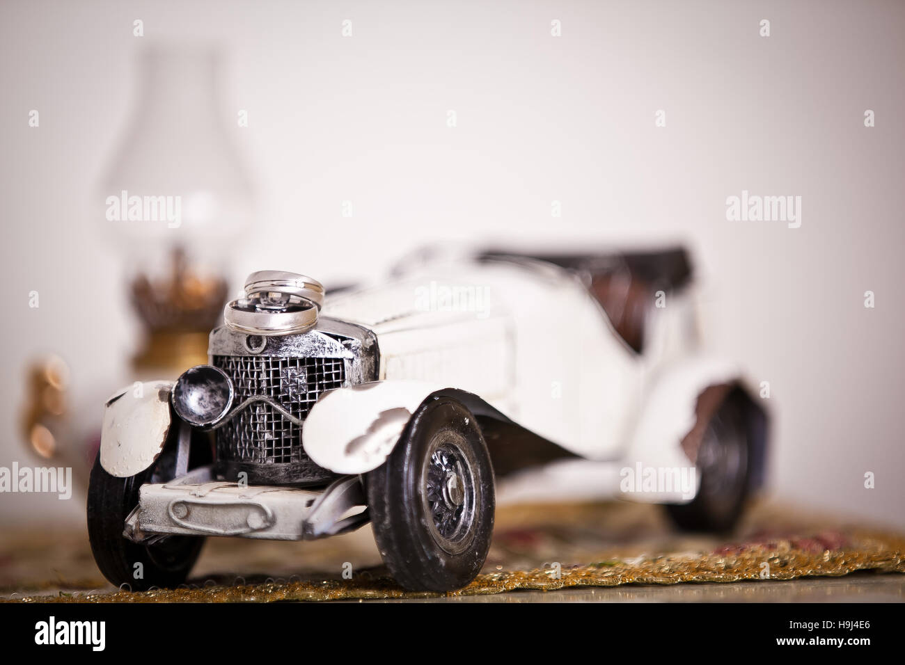 wedding car rings Stock Photo - Alamy