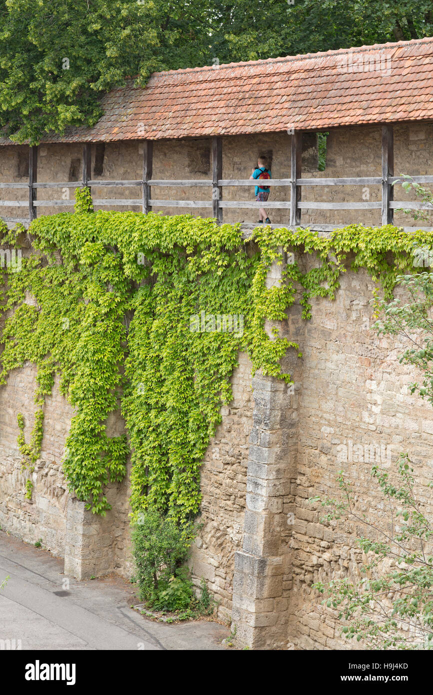 Parapet walk hi-res stock photography and images - Alamy