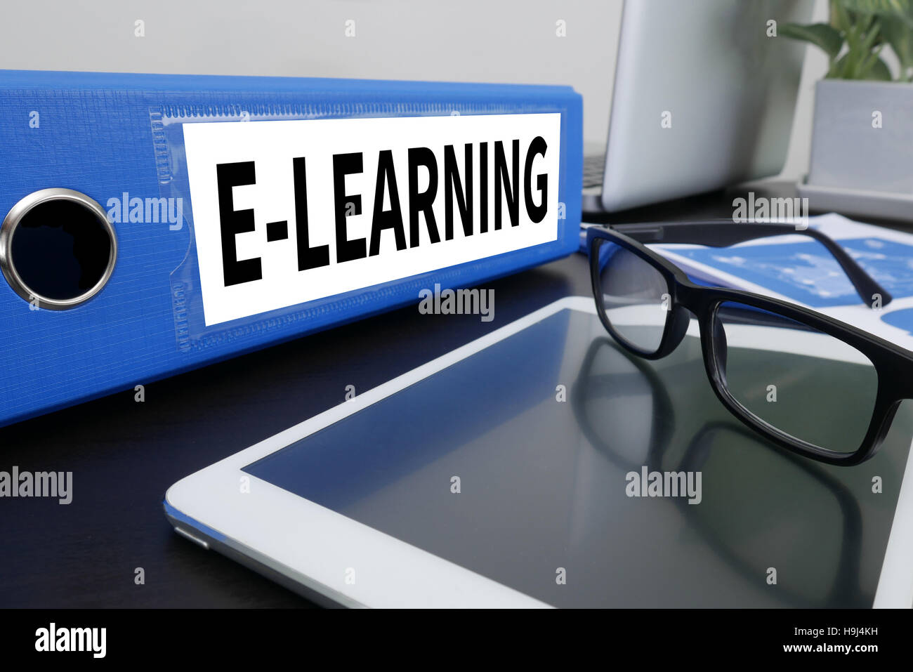 Certificate of digital learning hi-res stock photography and images - Alamy