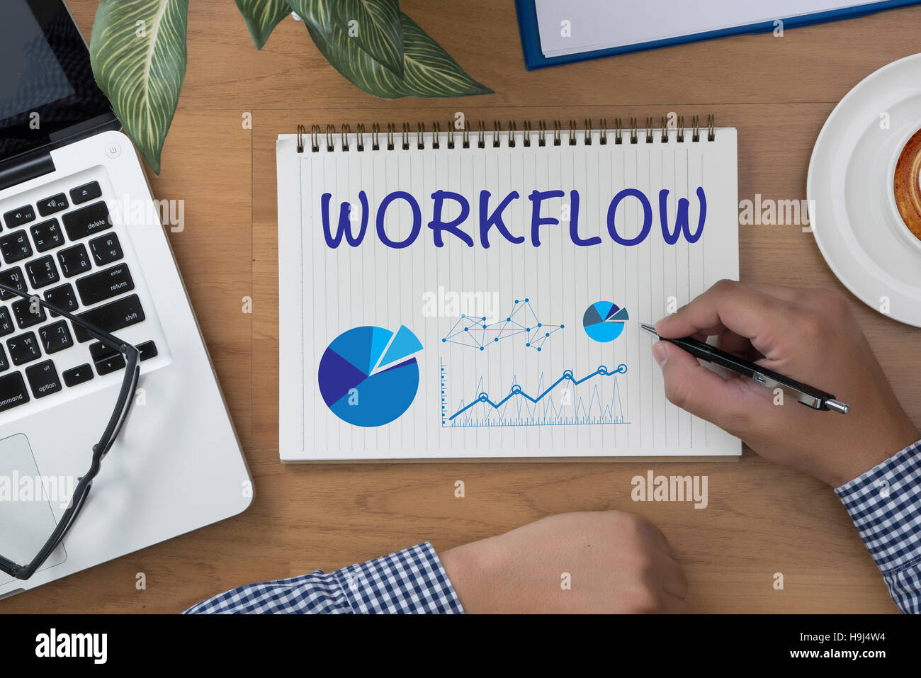 Approval workflow hi-res stock photography and images - Alamy